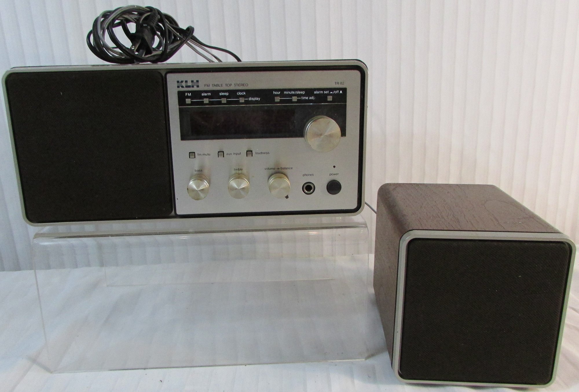 Vintage KLH Brand, TABLE TOP STEREO, Model TR-82, With Speaker, Made In ...