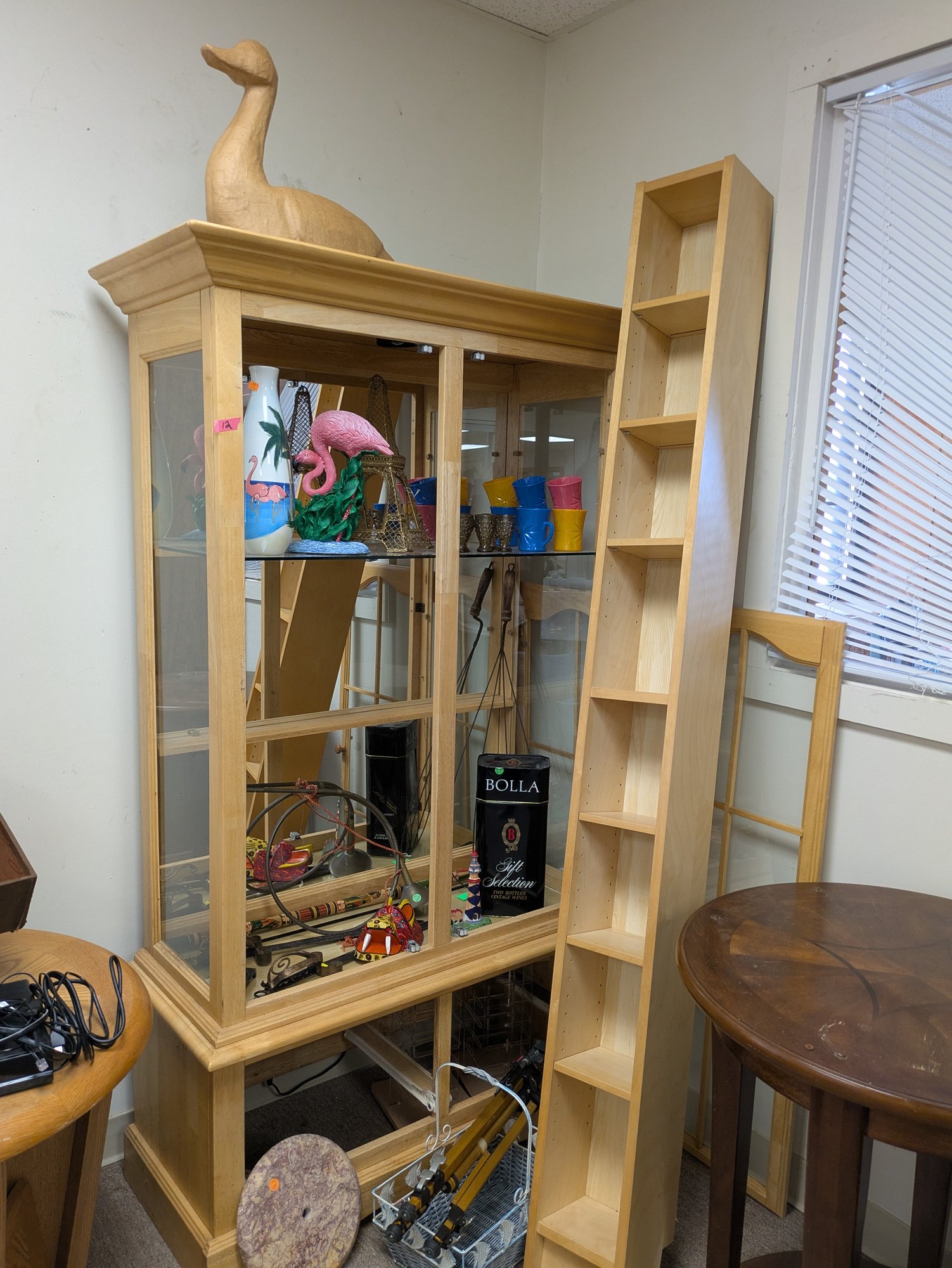 Display #12 Items Not Included #16462 | Auctionninja.com