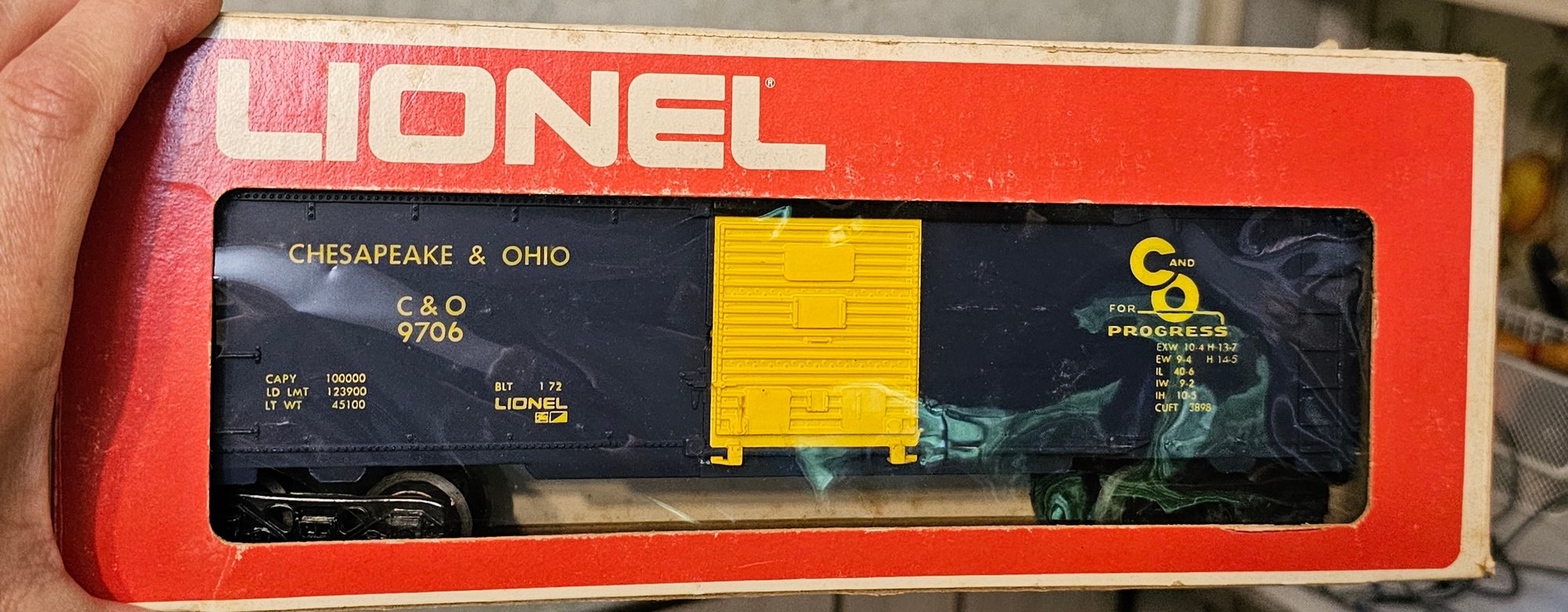 #16 - Lionel C & O Boxcar 6-9706 #42569 | Auctionninja.com
