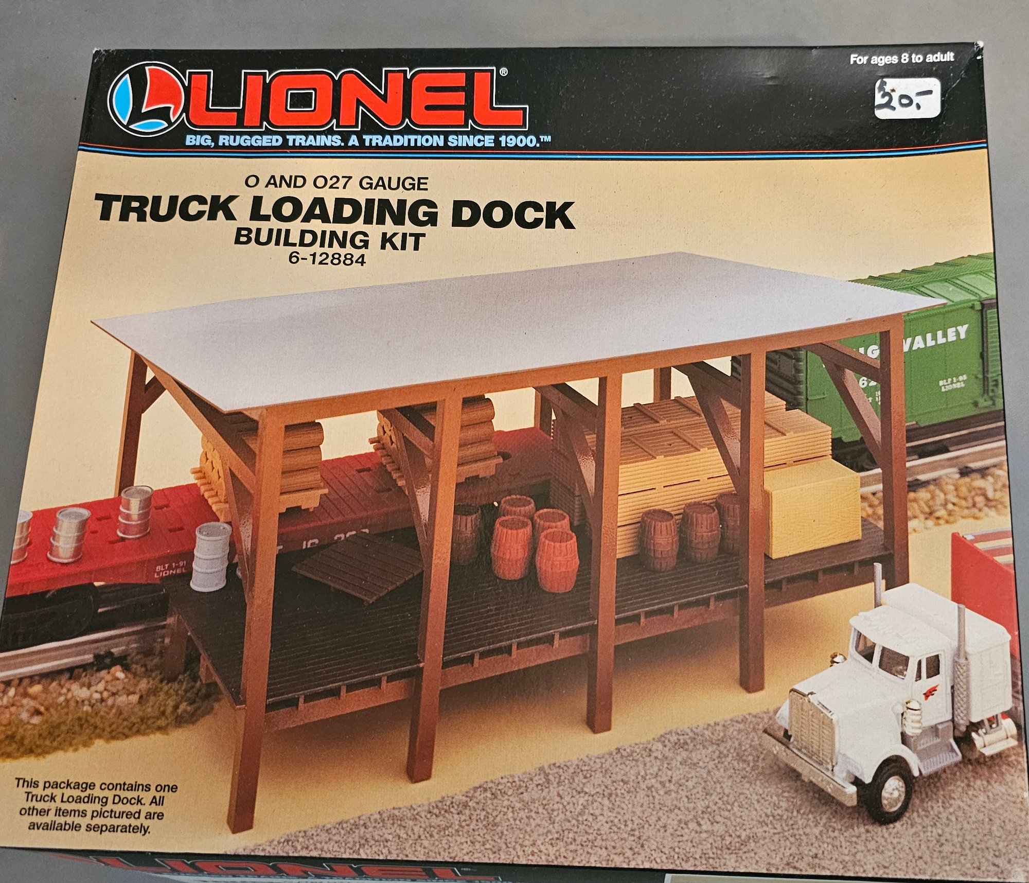#756 - Lionel Truck Loading Dock #43854 | Auctionninja.com