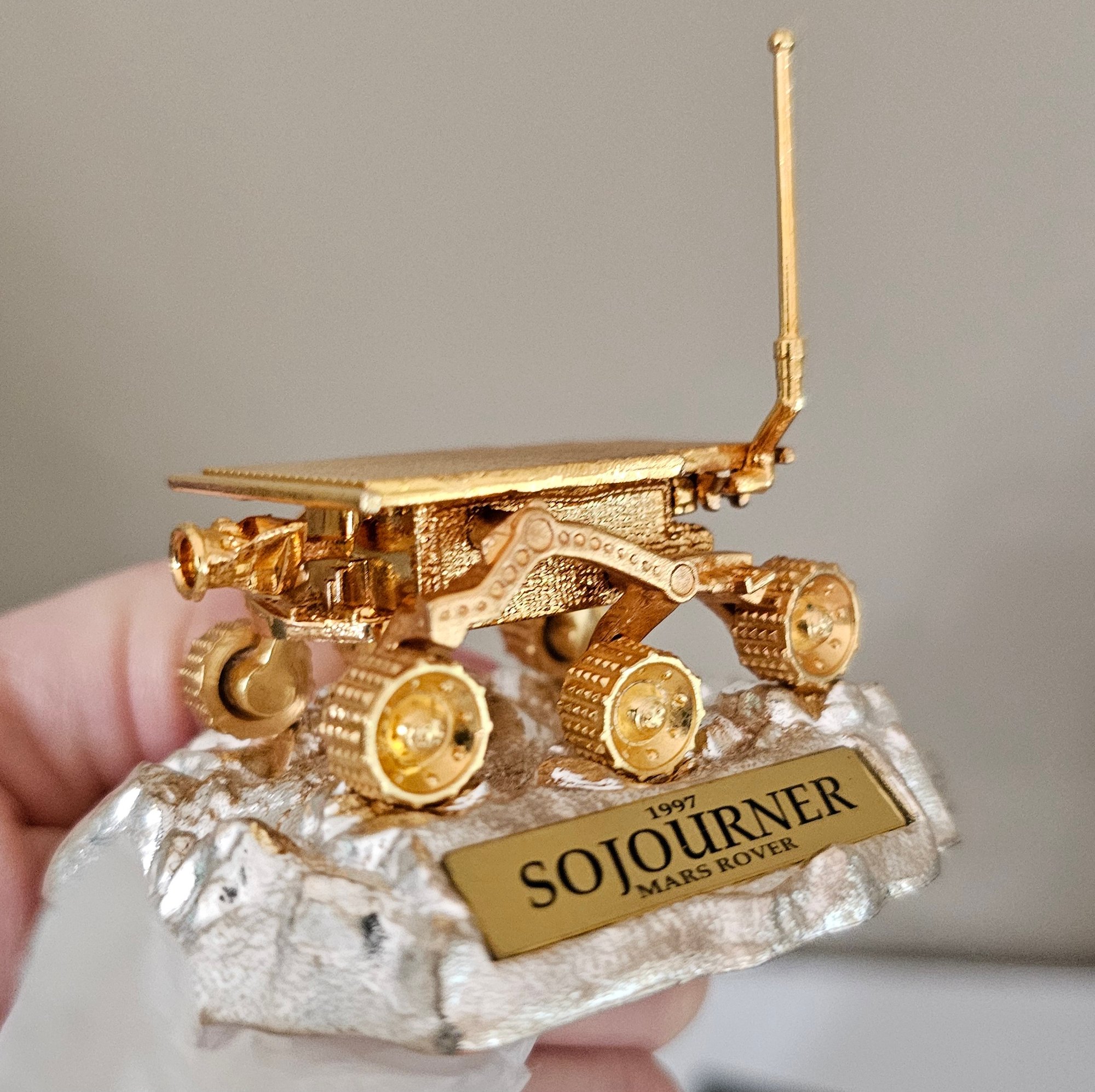 #94 - Matchbox JPL Sojourner Mars Rover #45035 | Auctionninja.com