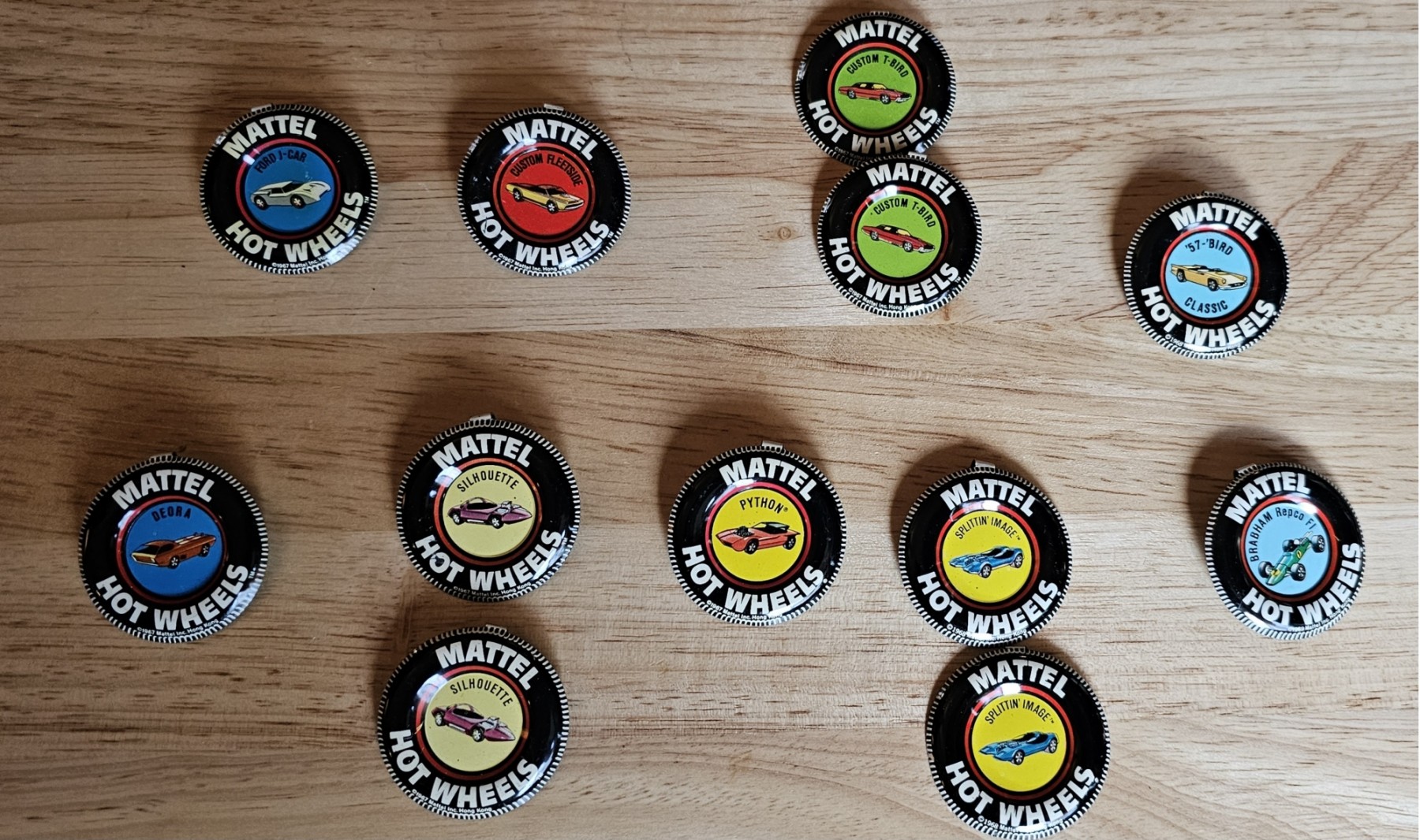 #166 - 1968 Mattel Hot Wheels Pins/ Buttons #40868 | Auctionninja.com