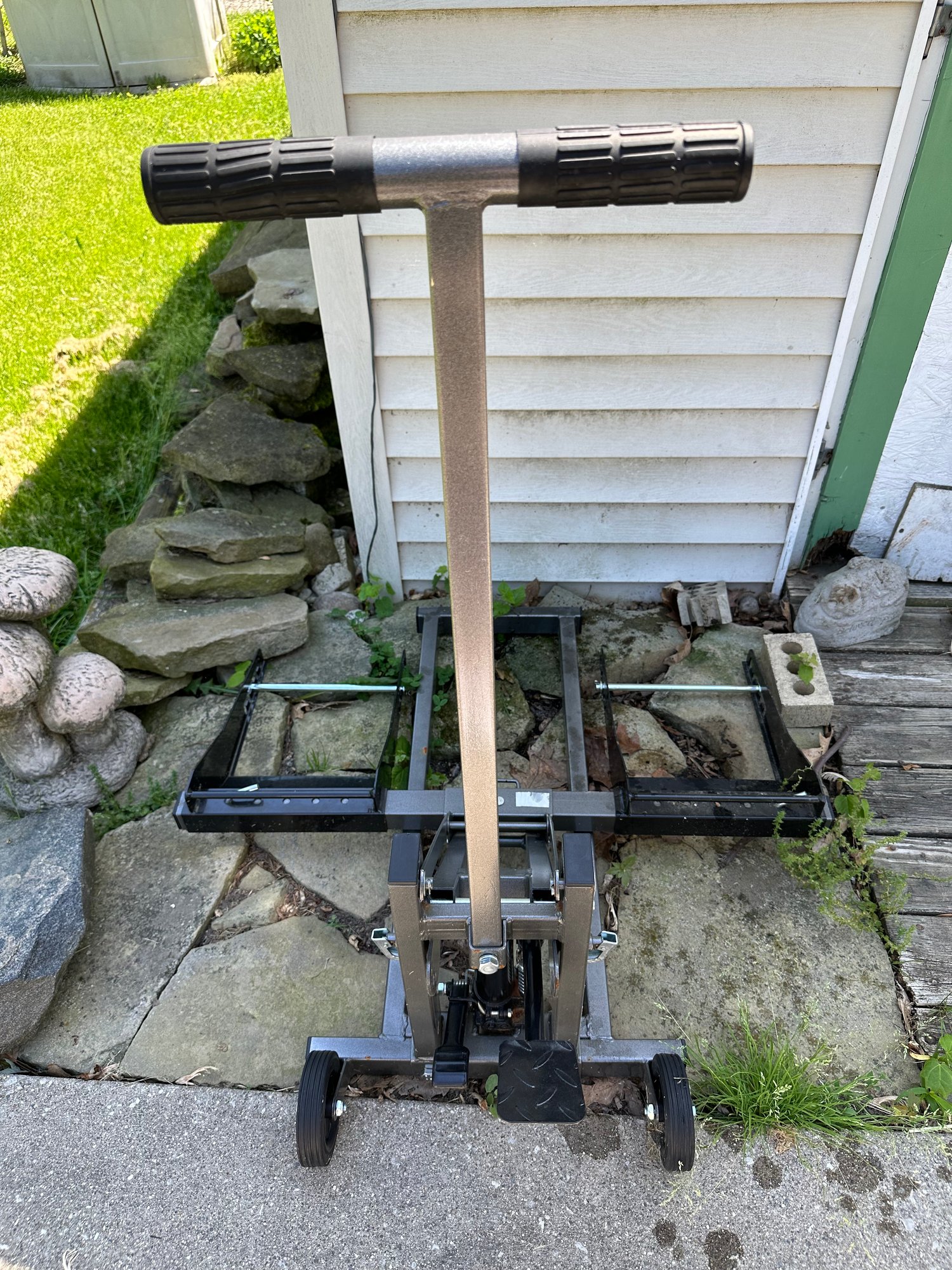 Pittsburgh Mower / ATV Lift Jack #2443 | Auctionninja.com
