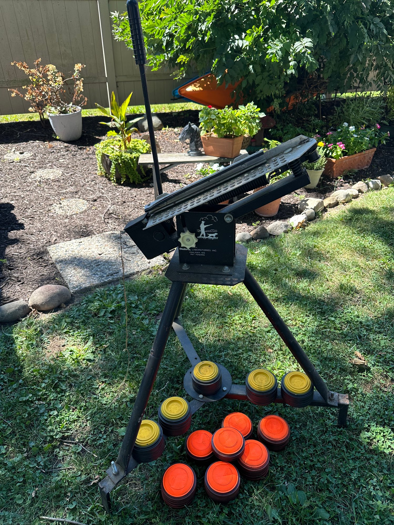 Outers Laboratories Skeet Thrower With Clay Pigeons #3592 ...