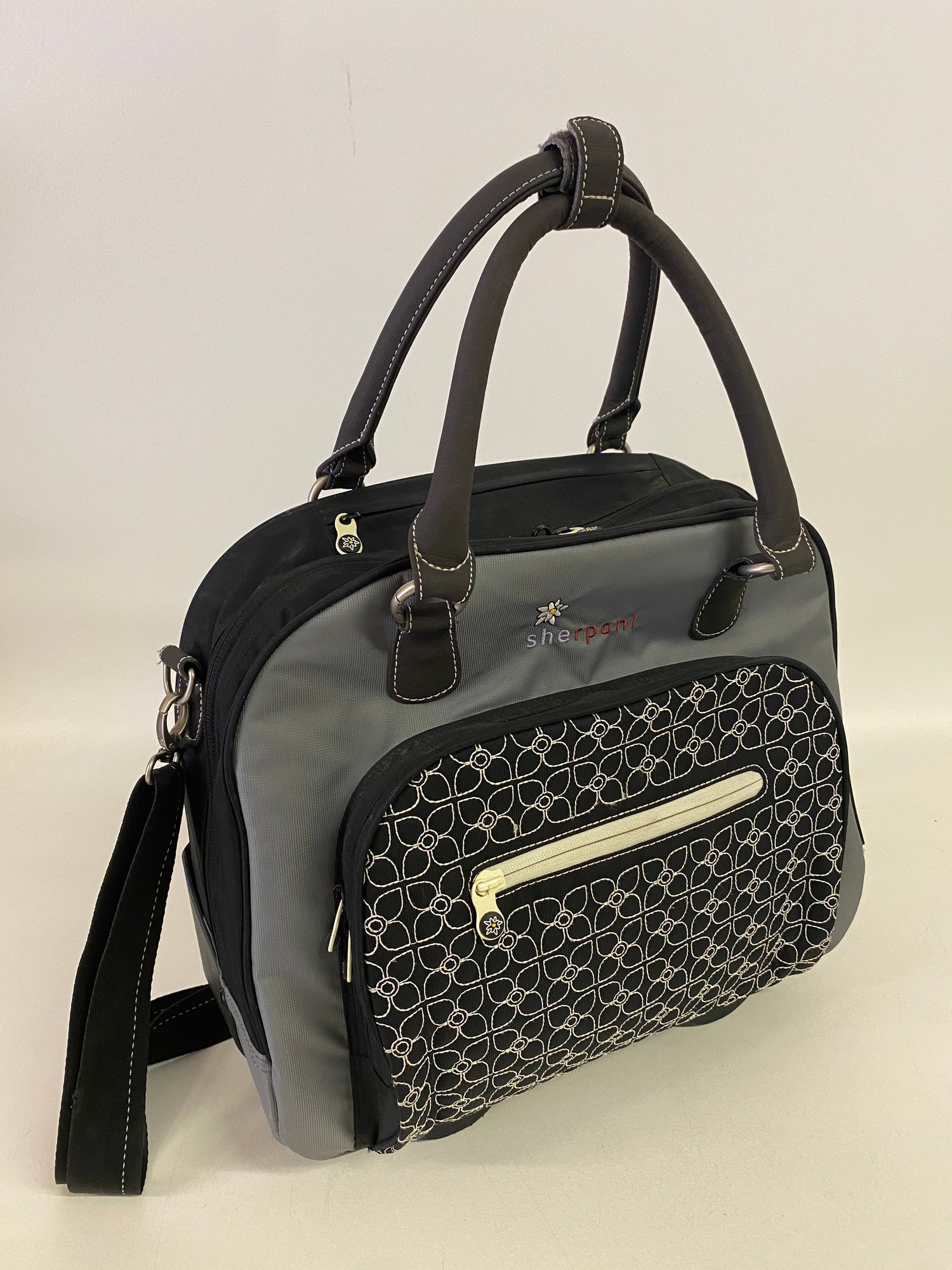Perfect Sherpani Underseat Roll Aboard Luggage #10998 | Auctionninja.com