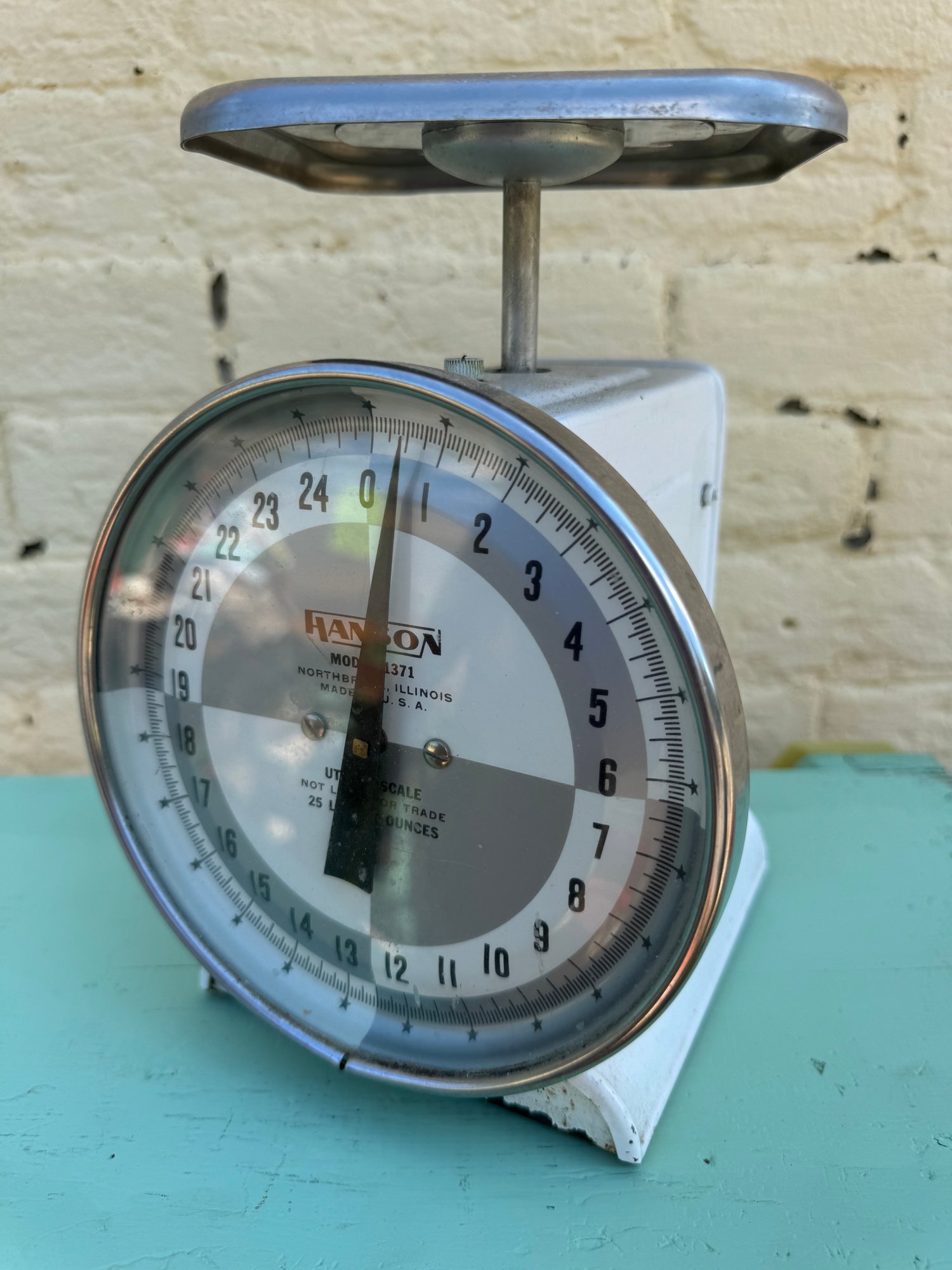 Vintage White Hanson Home Scale #14955 | Auctionninja.com