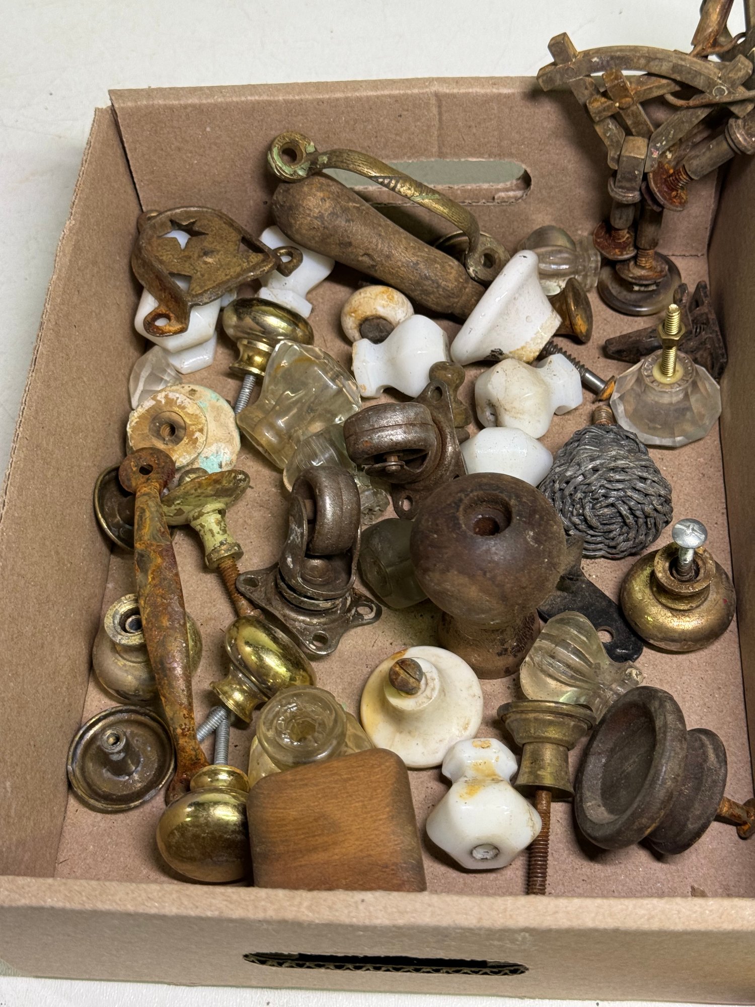 Box Of Old Knobs And More #15425 | Auctionninja.com