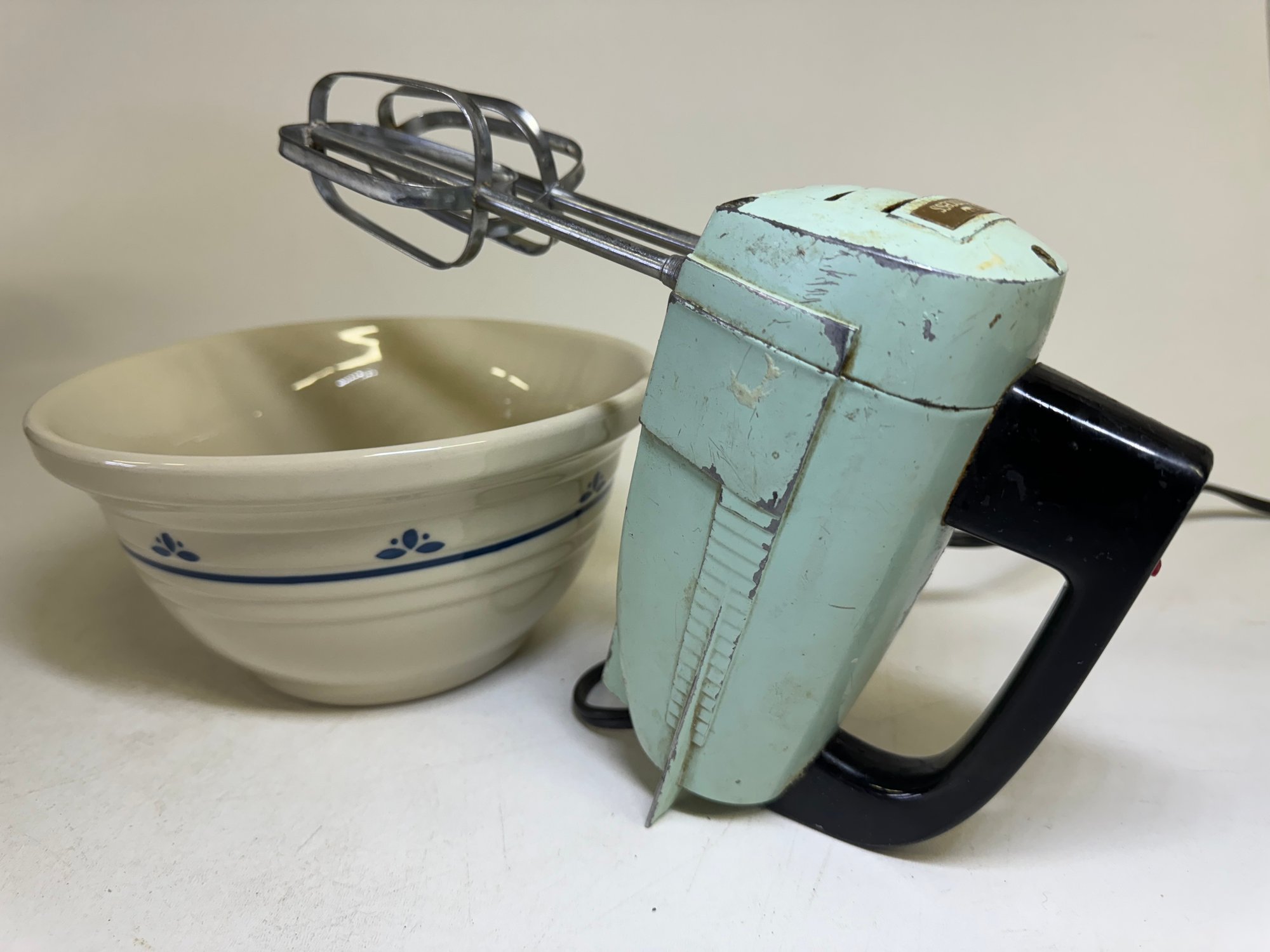 Classic Princess Vintage Mixer With Bowl #15709 | Auctionninja.com