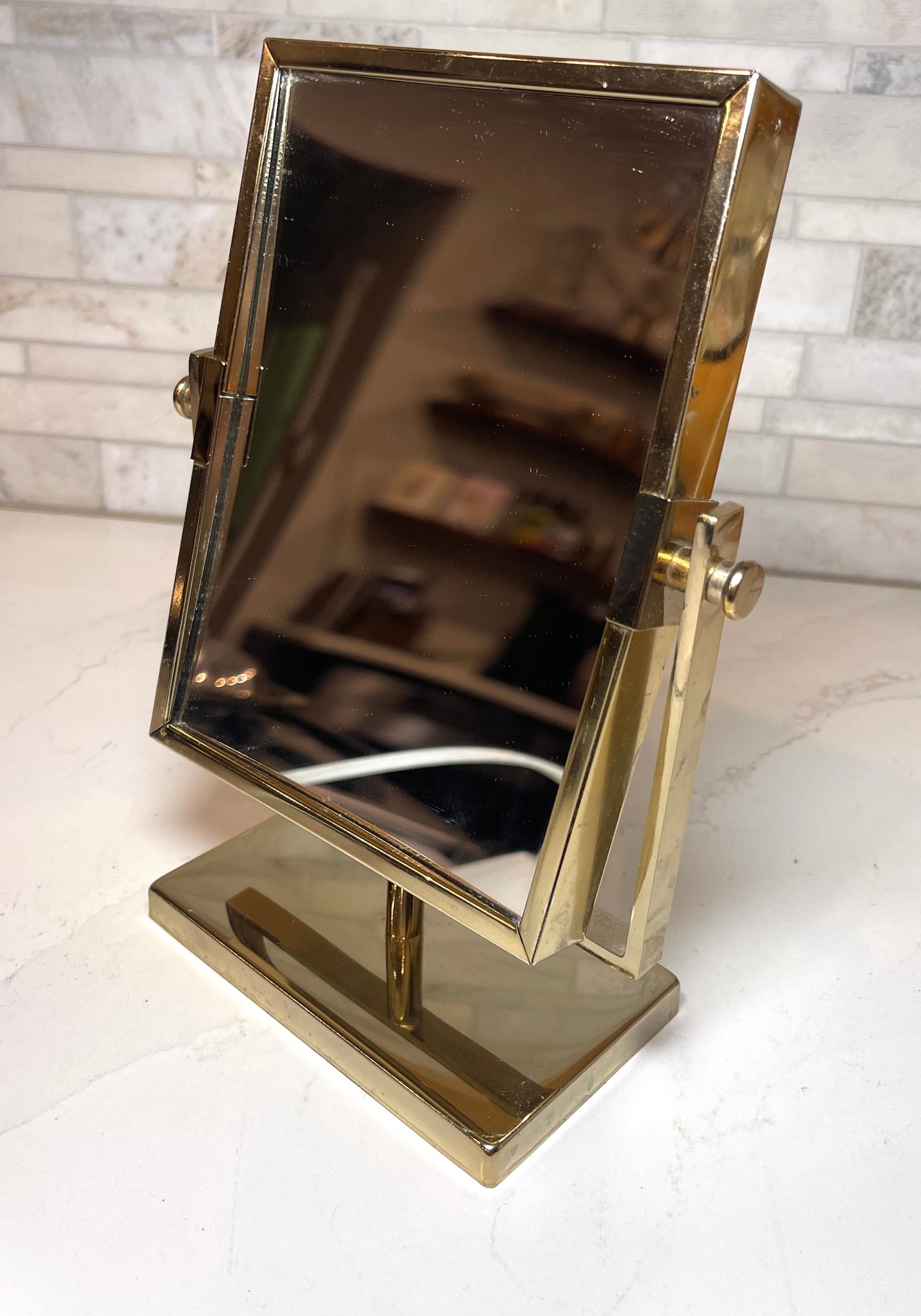 Great 2 Sided Magnifying Makeup Mirror On Pivoting Stand #15548 ...