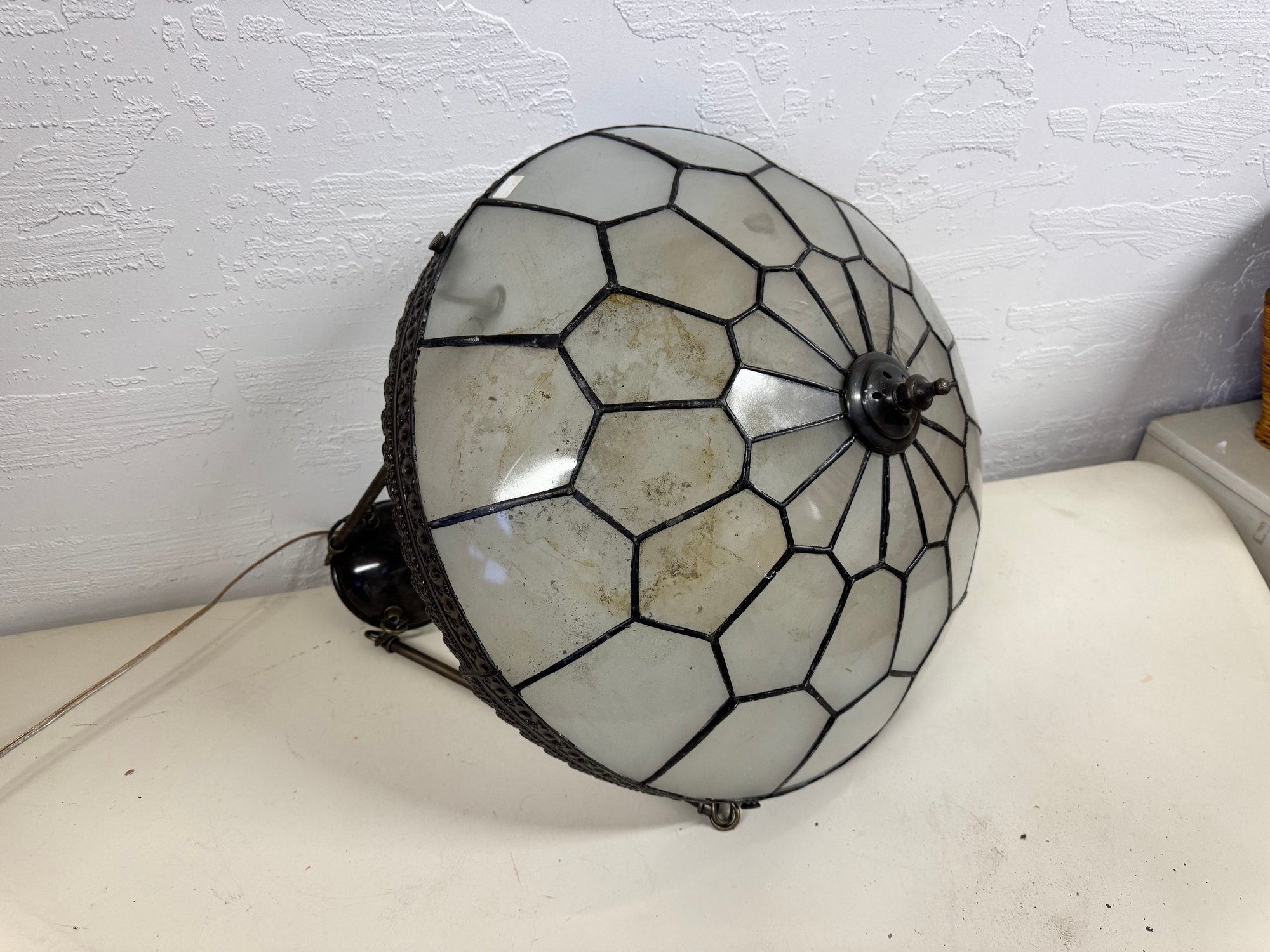 Leaded Style Older Ceiling Light #16284 | Auctionninja.com