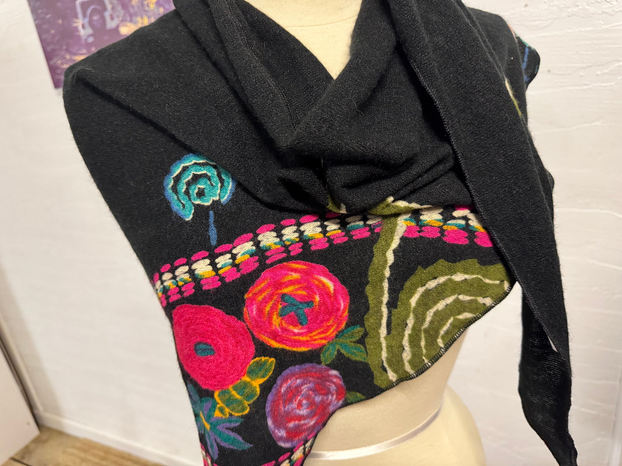 Oh So Colorful Scarf With Printed Pretty Flowers #17345 | Auctionninja.com
