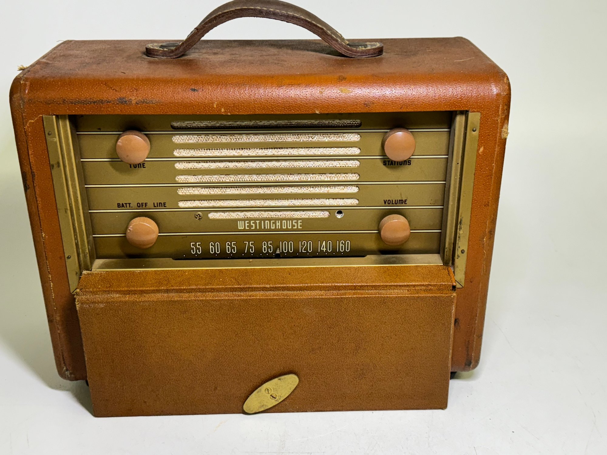 Westinghouse Suitcase Radio #15137 | Auctionninja.com
