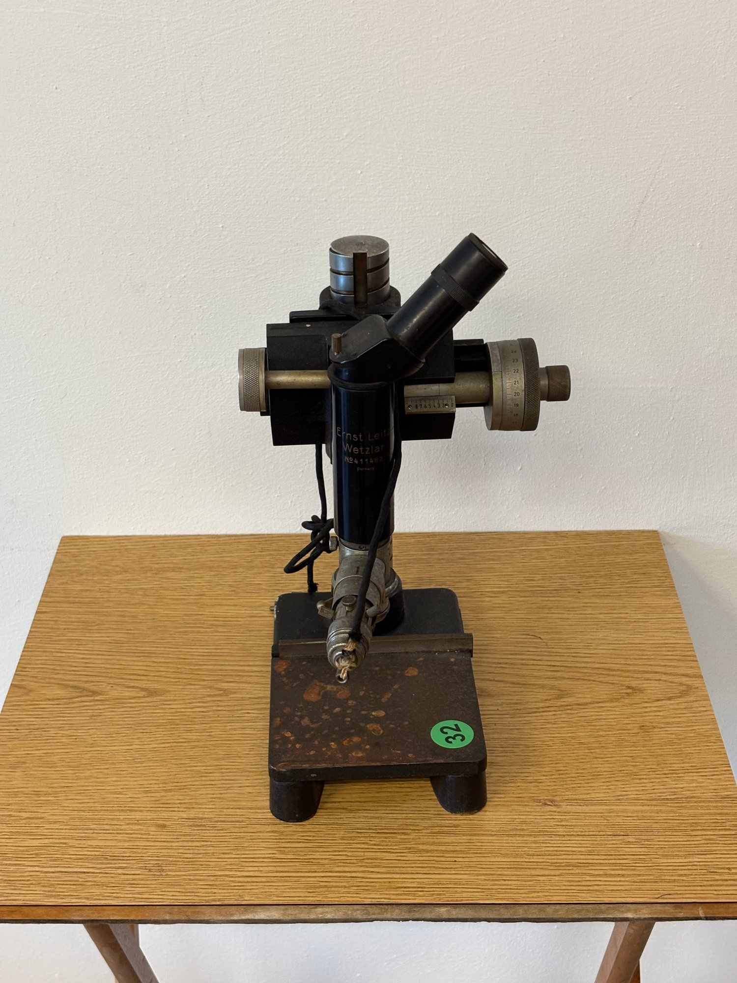 Vintage Ernst Leitz Wetzlar Microscope #1041 | Auctionninja.com
