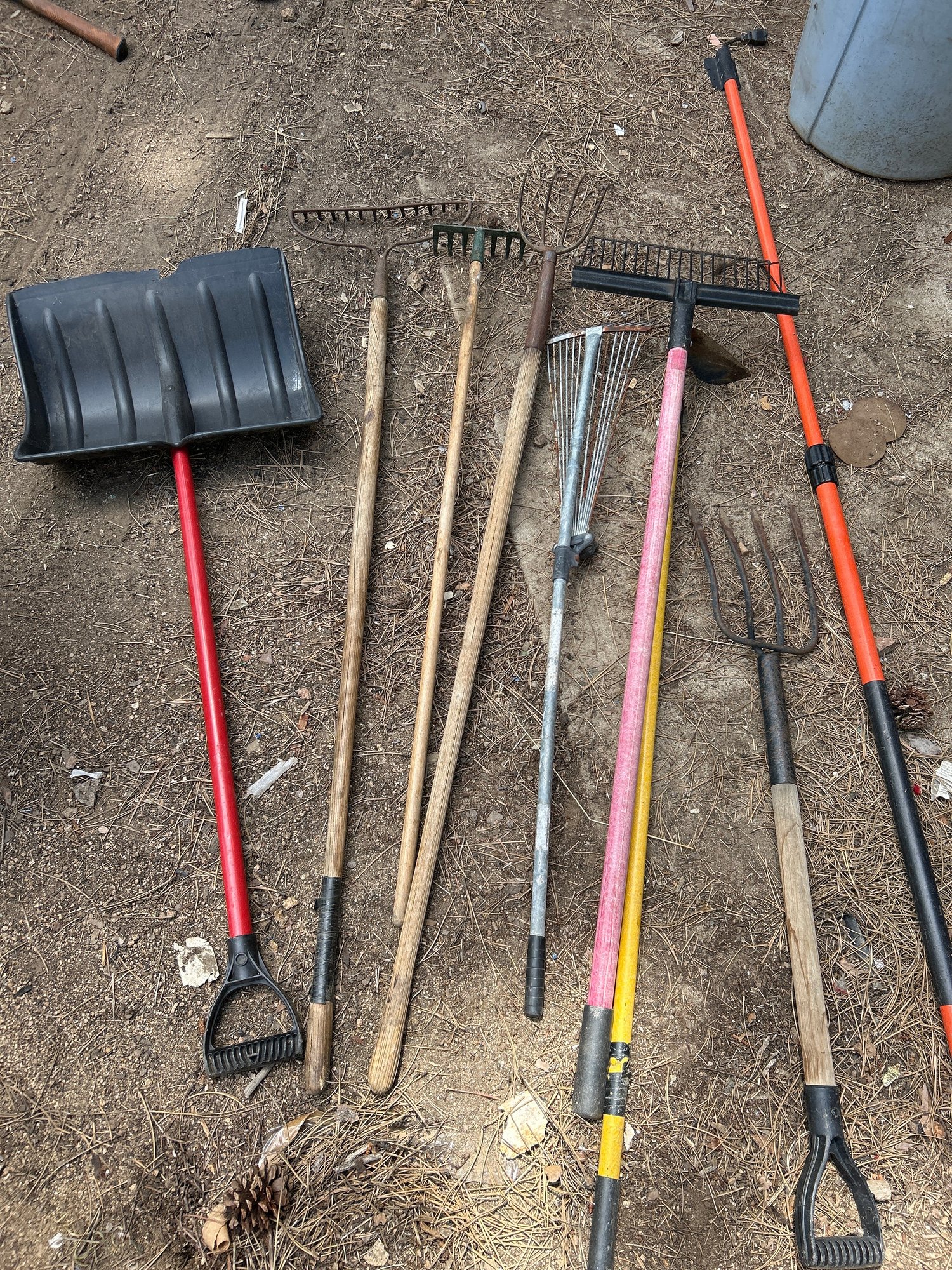 Bundle Of Yard Tools #39112 | Auctionninja.com