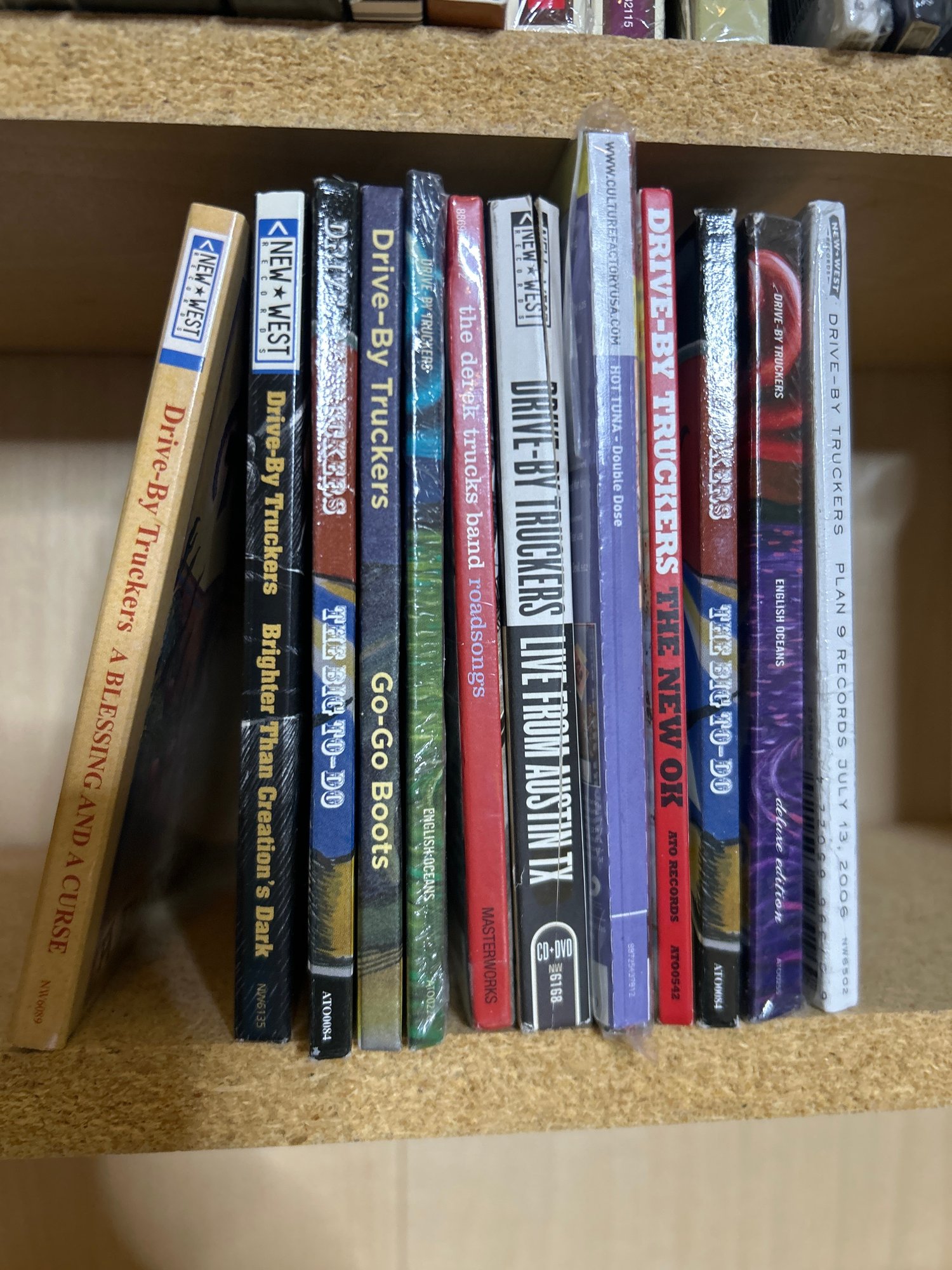 Bundle Of Drive By Trucker Cds #40704 | Auctionninja.com