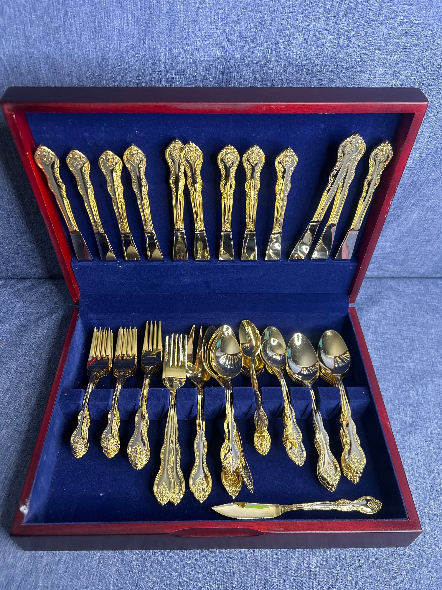 International Silver Ware Set #32273 | Auctionninja.com