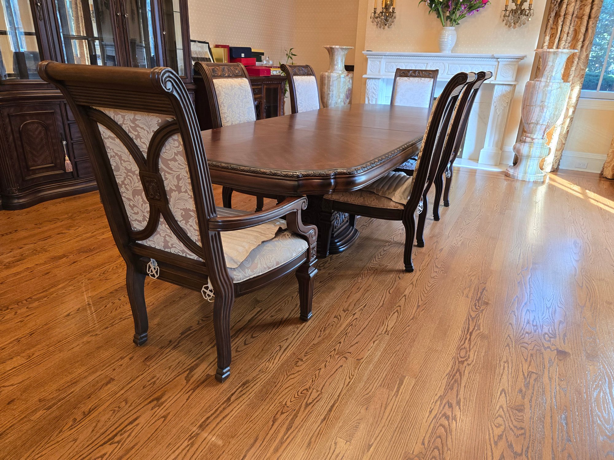 Gorgeous Michael Amini Villagio Dinning Room Set #63314 | Auctionninja.com