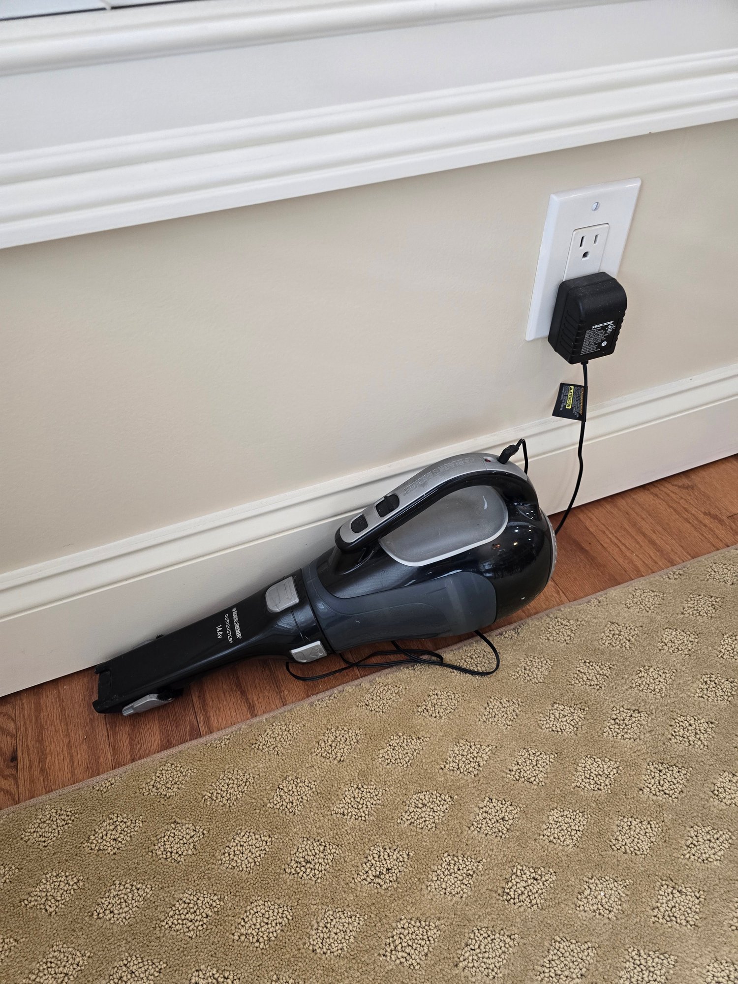 Black And Decker 14.4V Dustbuster Tested Working #64888 | Auctionninja.com