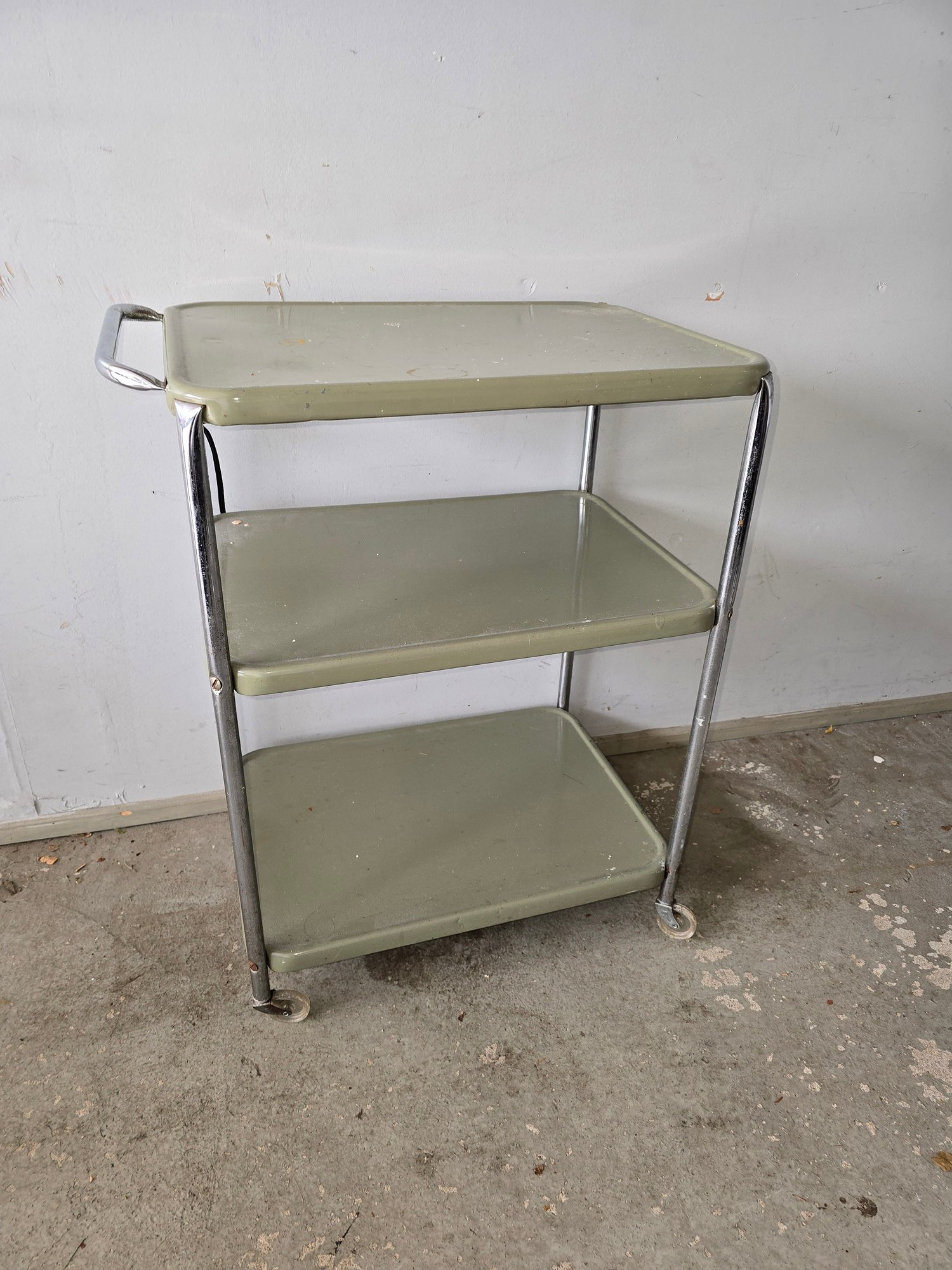 2 Tier Metal Push Cart #66820 | Auctionninja.com