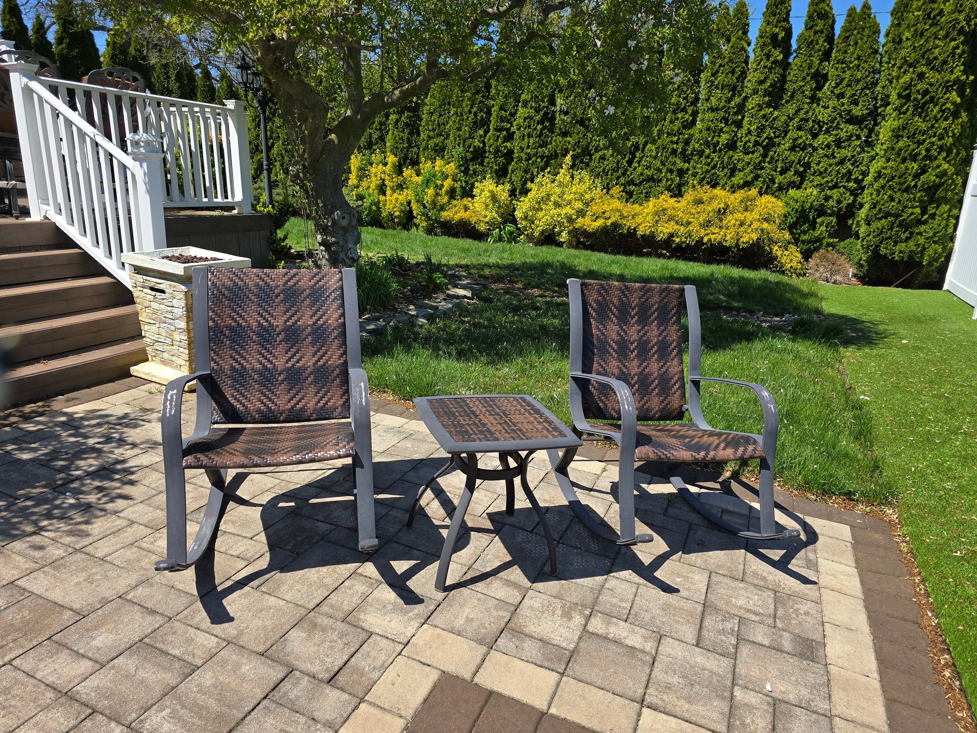 Outdoor Metal Frame Wicker Chairs And Side Table #67082 | Auctionninja.com