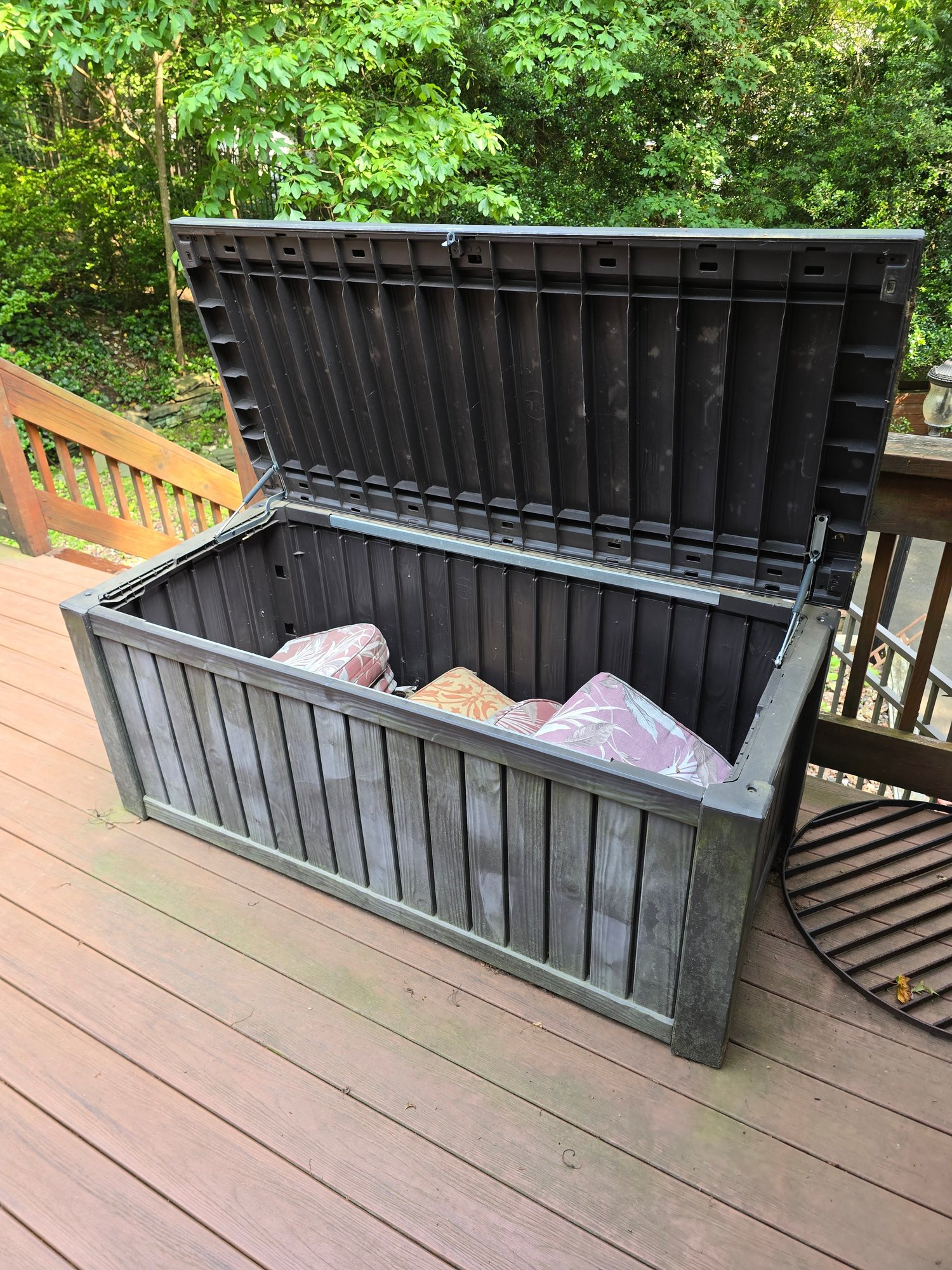 Plastic Outdoor Storage Trunk #68762 | Auctionninja.com