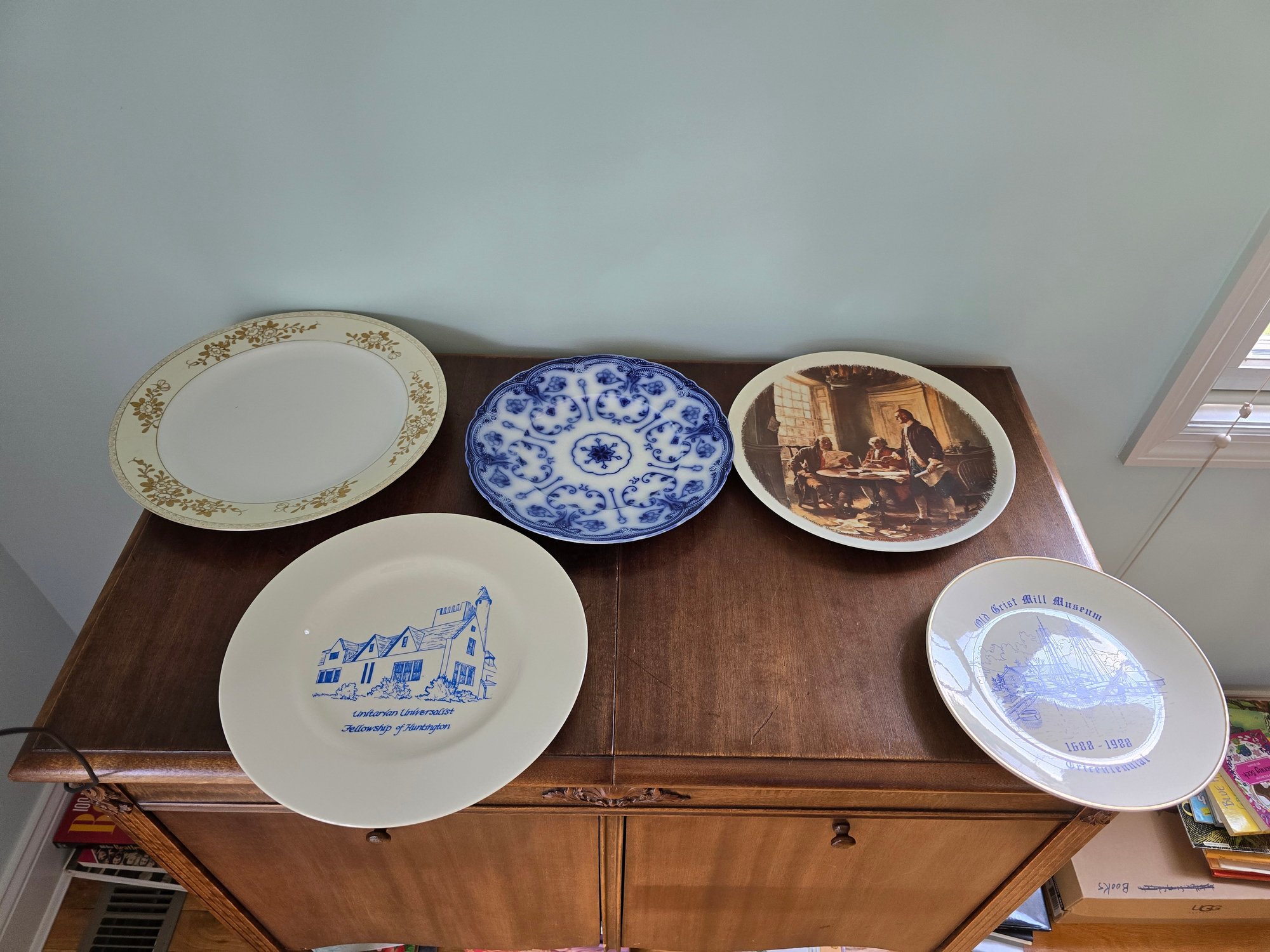 5 Piece Lot Of Decorative Plates #69915 | Auctionninja.com