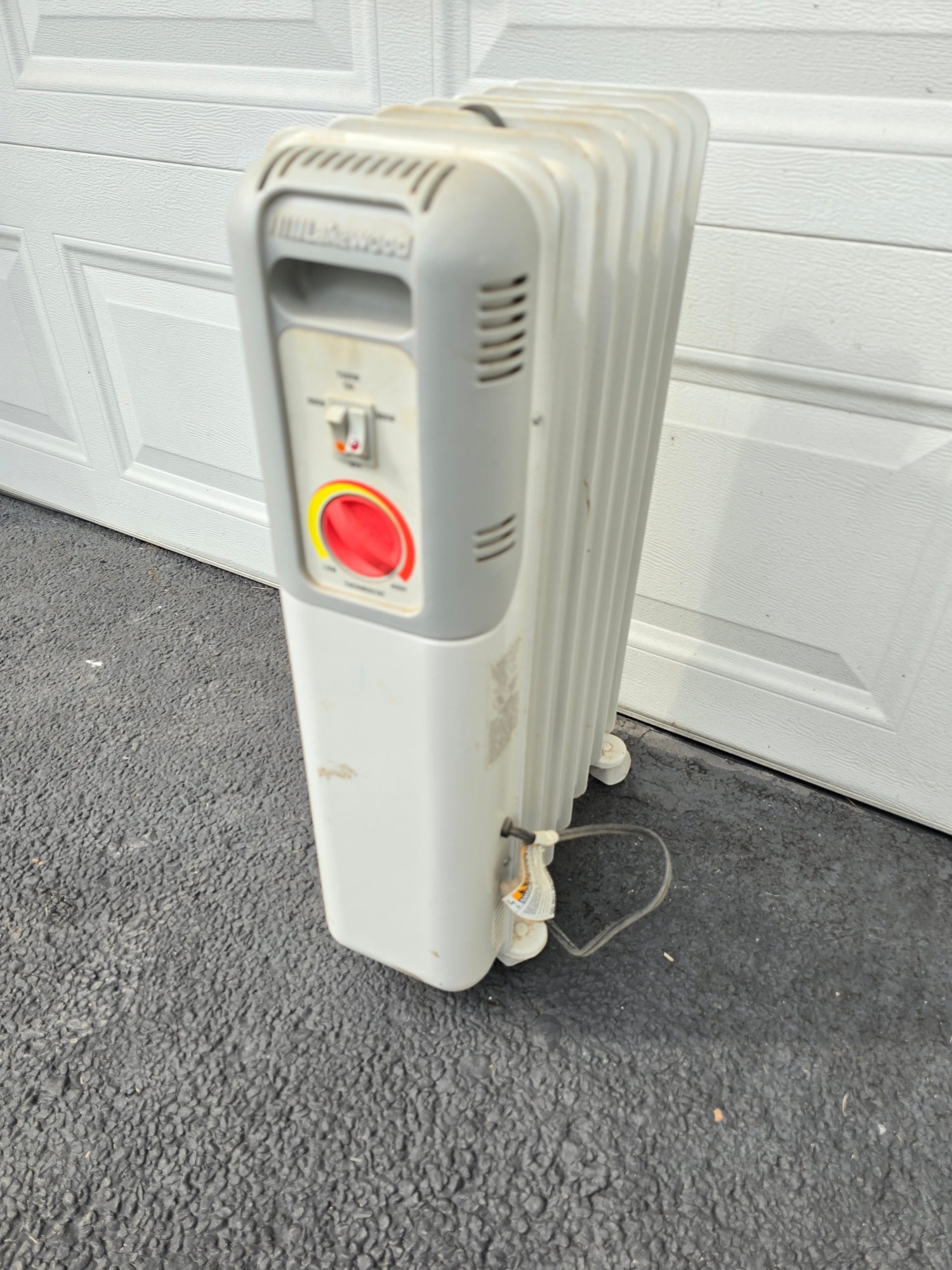 Lakewood Portable Oil-filled Radiator Heater #72838 | Auctionninja.com
