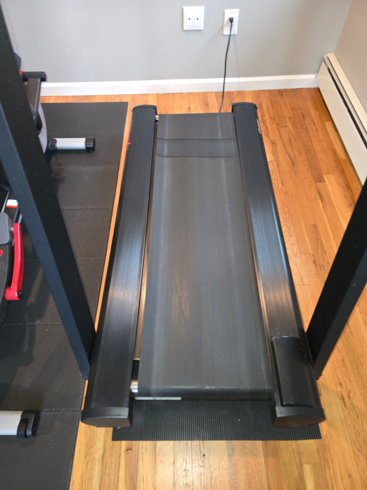Landice L8 Treadmill #75511 | Auctionninja.com