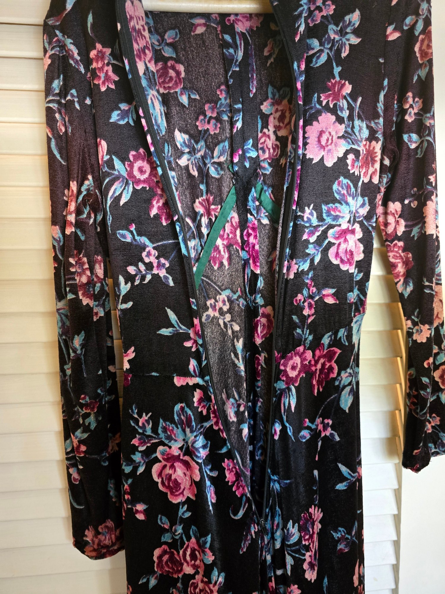 Vintage Long-sleeved, Flowy Maxi Style With Colorful Pink/blue Floral ...