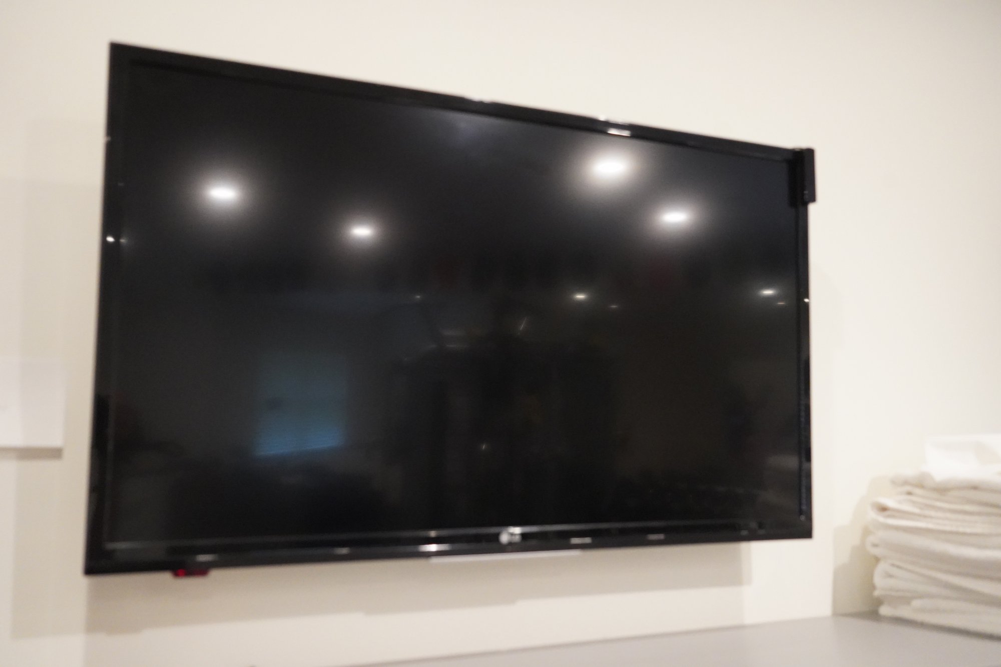 LG 32 Inch Flat Screen TV (TV Mount Not Included) #60249 | Auctionninja.com