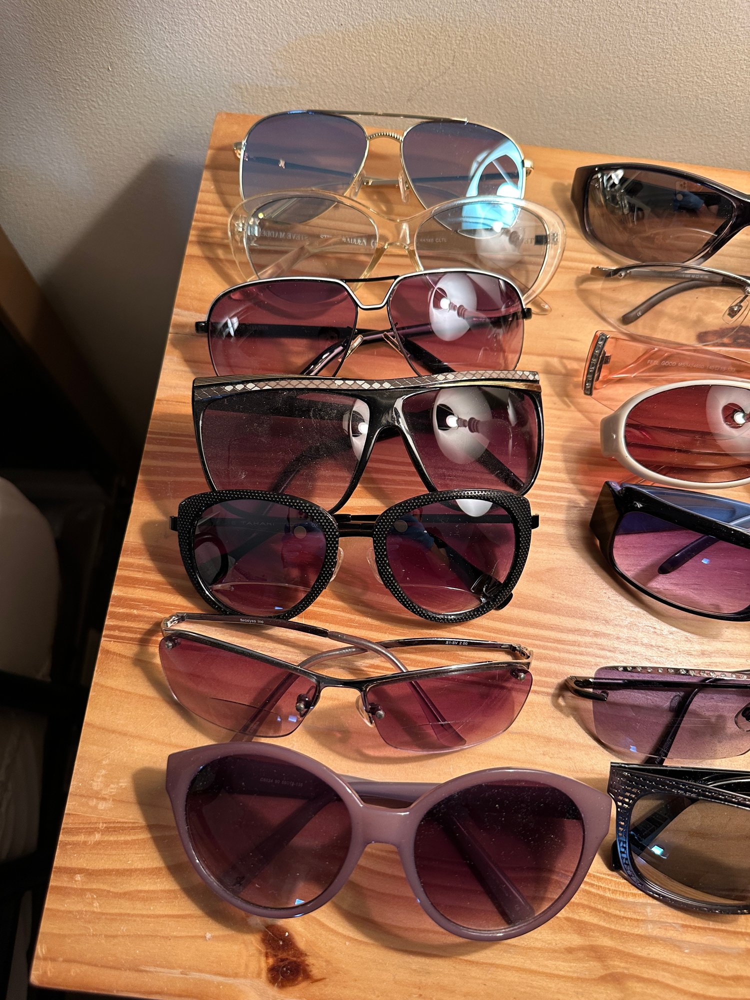 Lot Of Assorted Sunglasses #18874 | Auctionninja.com