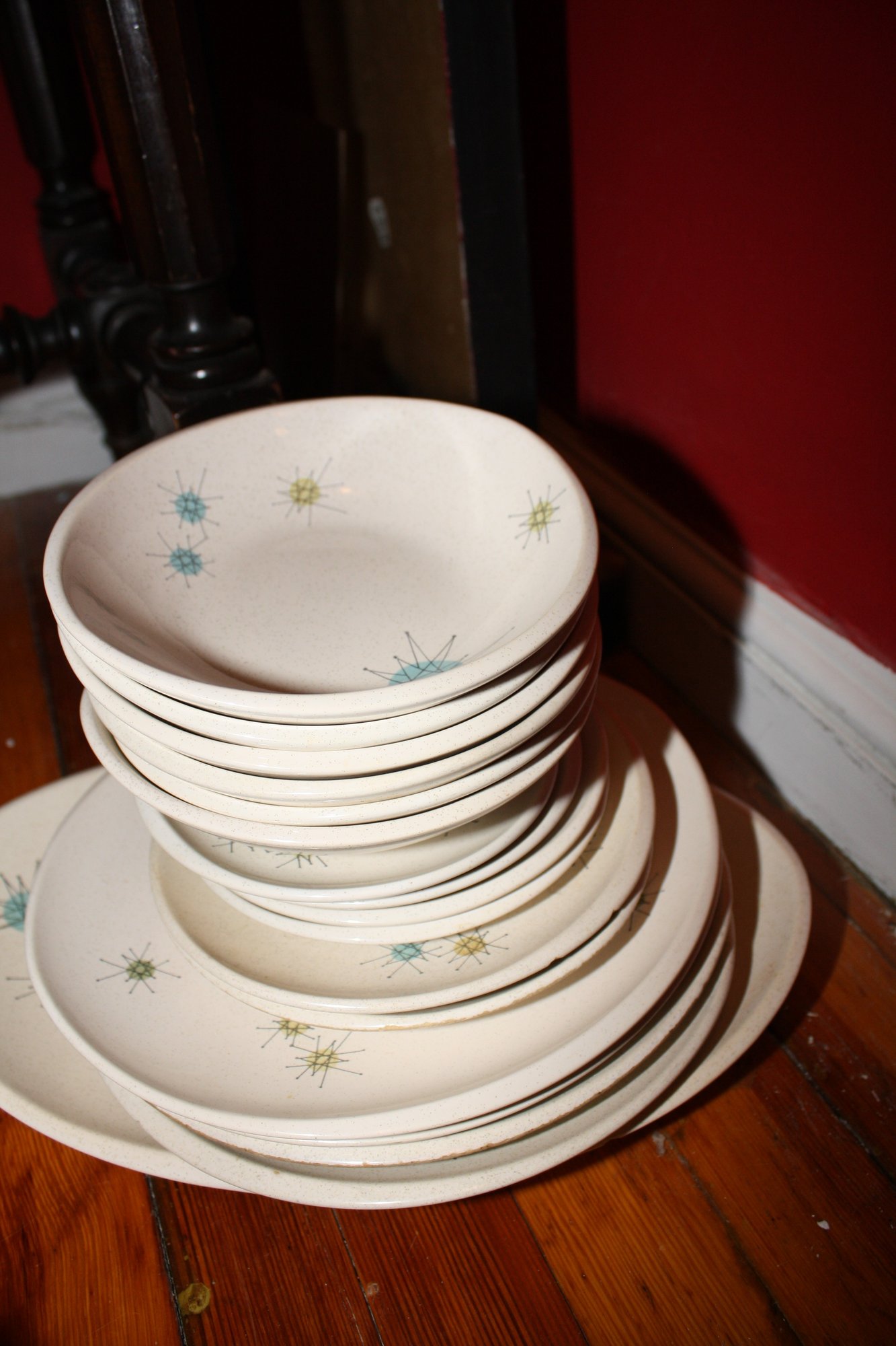 Franciscan Atomic Starburst Dinnerware Set #26668 | Auctionninja.com