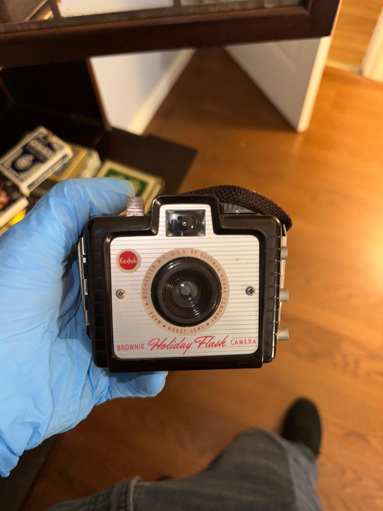 Vintage KODAK Brownie Holiday Flash Camera #20201 | Auctionninja.com