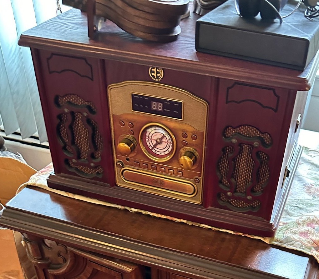 Memorex Nostalgic Record Turntable CD FM And AM Radio Box #16275 ...