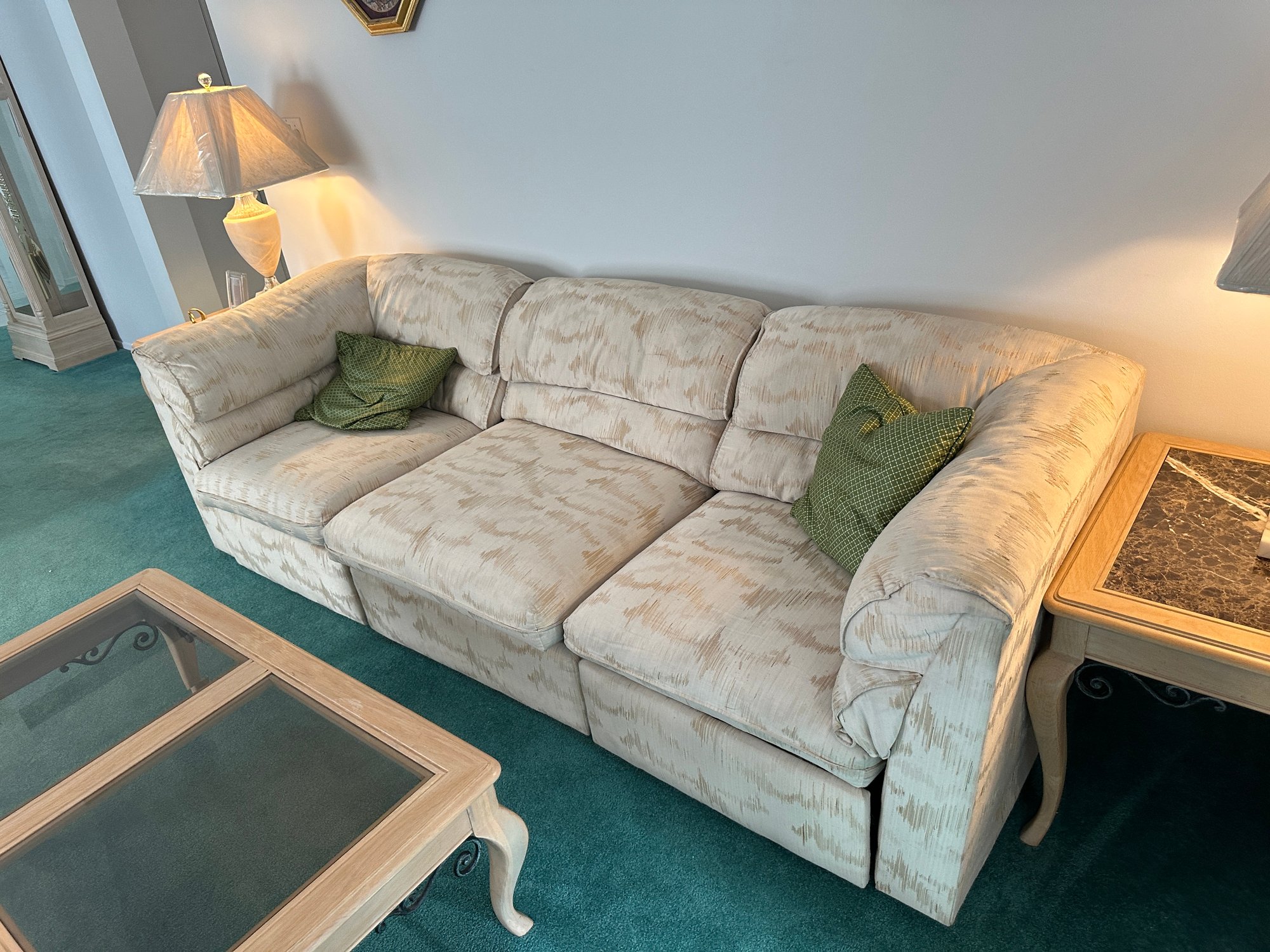 Elegant Sectional Couch Both Ends Of The Couch Are Recliners Plus An ...