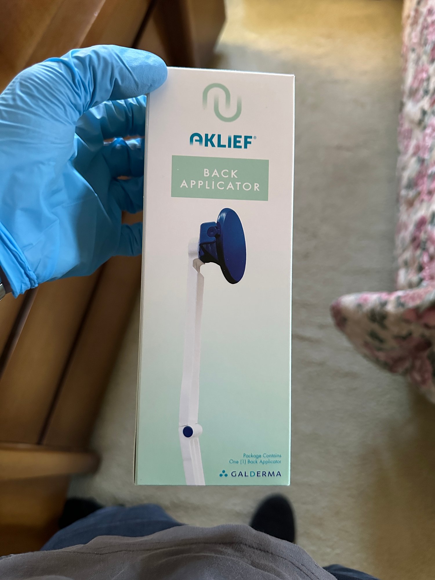 Aklief Back Applicator Galderma - 1 Applicator #18975 | Auctionninja.com