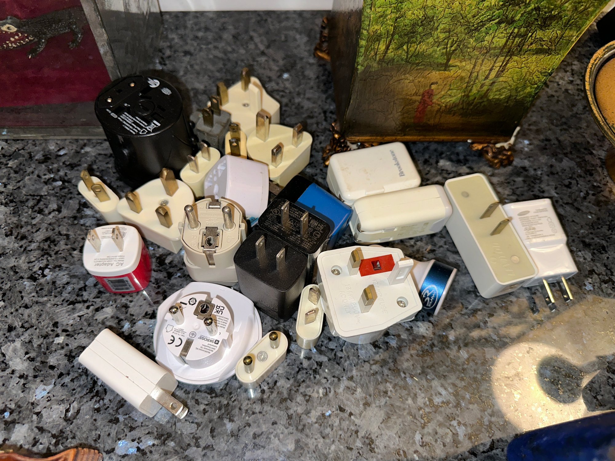 Assorted Adapters #12664 | Auctionninja.com