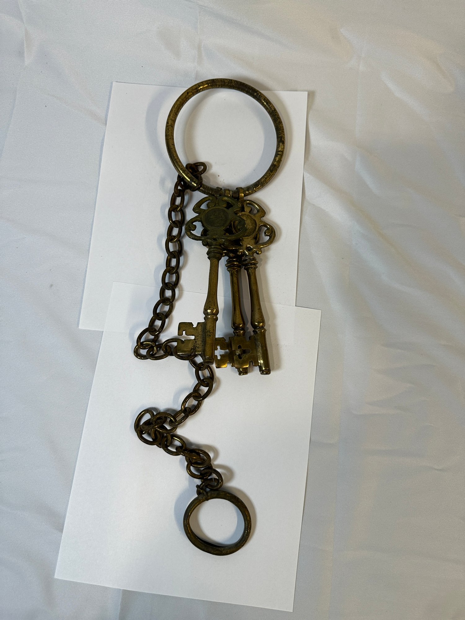 Vintage Brass Skeleton Key Chains Large Wall Hanging #17750 ...