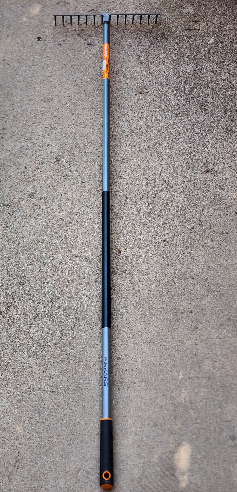 FISKARS Landscaping Metal Rake #20049 | Auctionninja.com