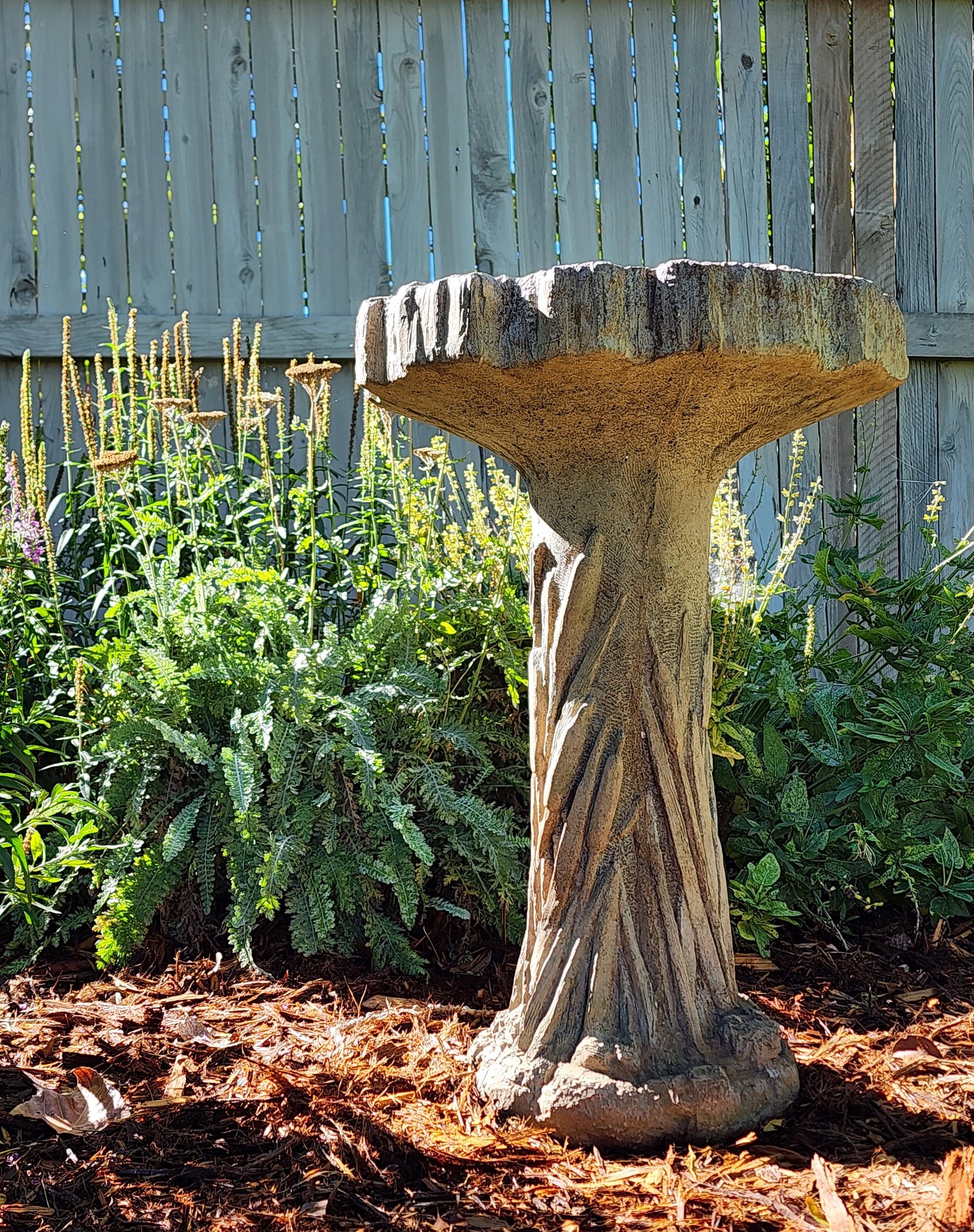 Heavy Fancy Log Style Birdbath With Dragonfly Accent On Rim #20270 ...