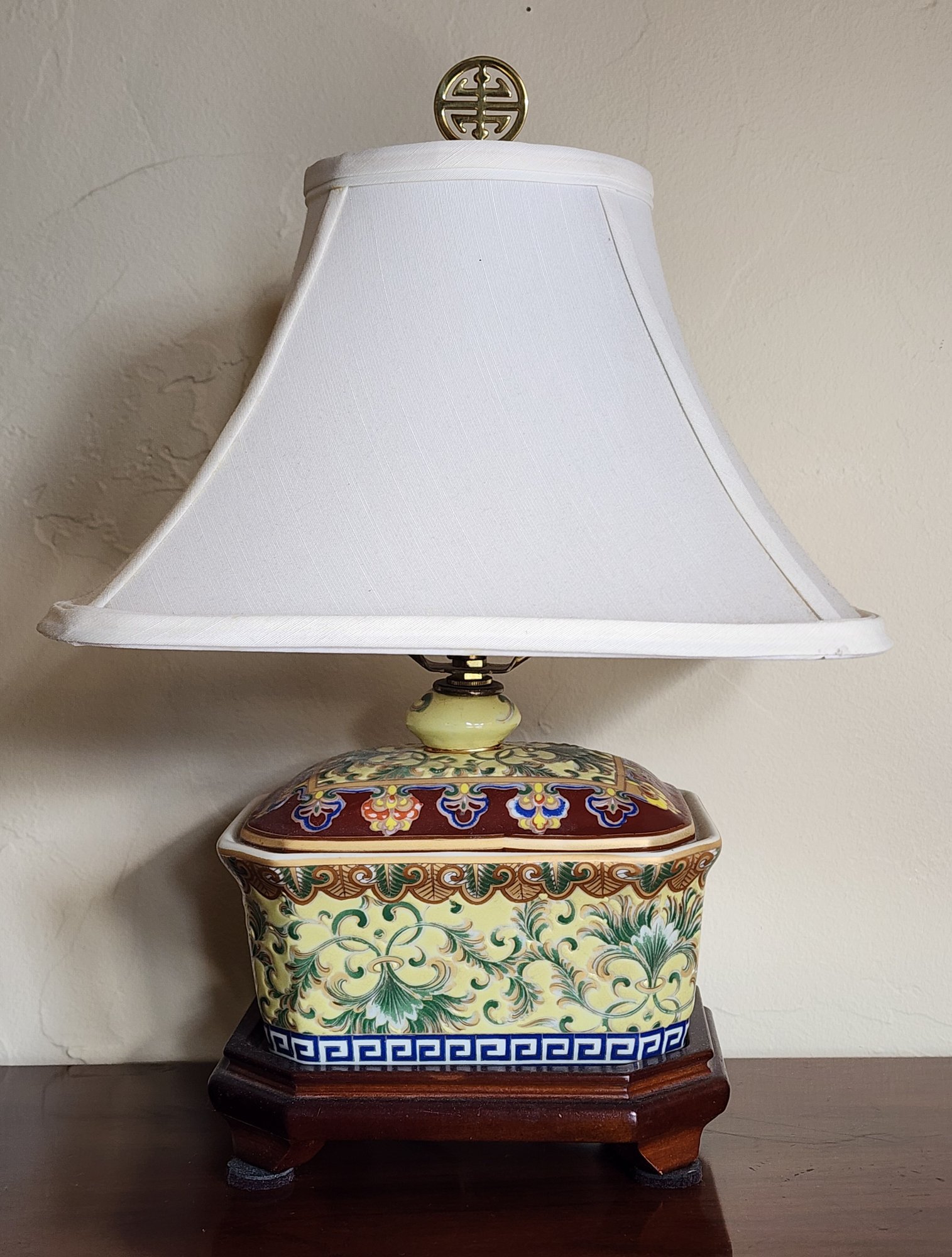Shafer Porcelain Table Lamp #20638 | Auctionninja.com