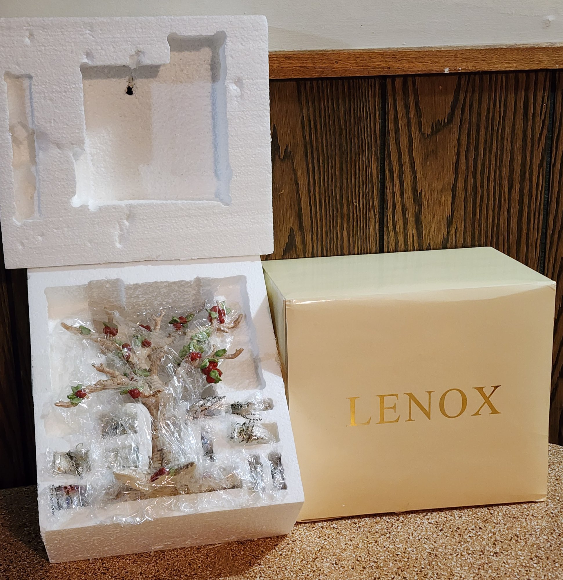 Brand New LENOX Tree Of Independence Decor Figure #22292 | Auctionninja.com