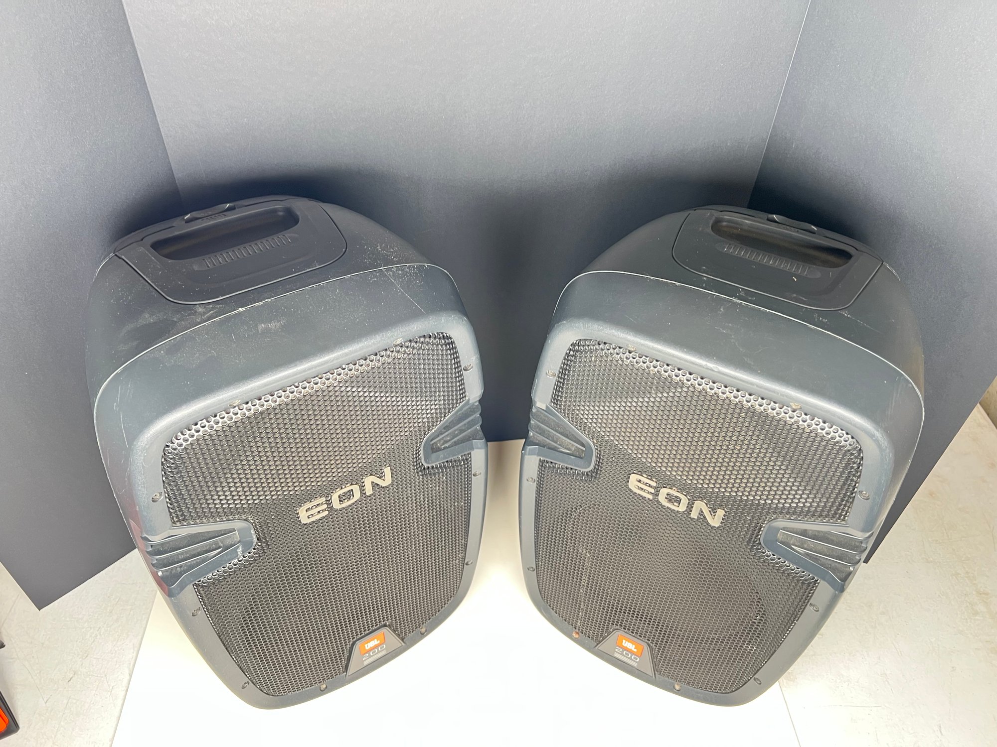90 - PAIR OF JBL EON 200 SPEAKERS, REALLY NICE! #23947 | Auctionninja.com