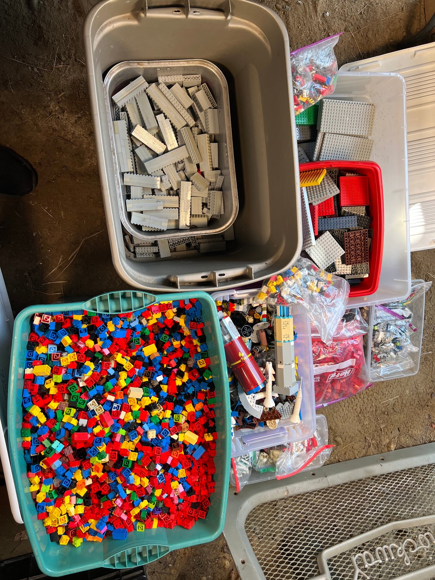 371 -MASSIVE AMOUNT OF LEGO'S! HUGE BINS! WOW!! #28294 | Auctionninja.com