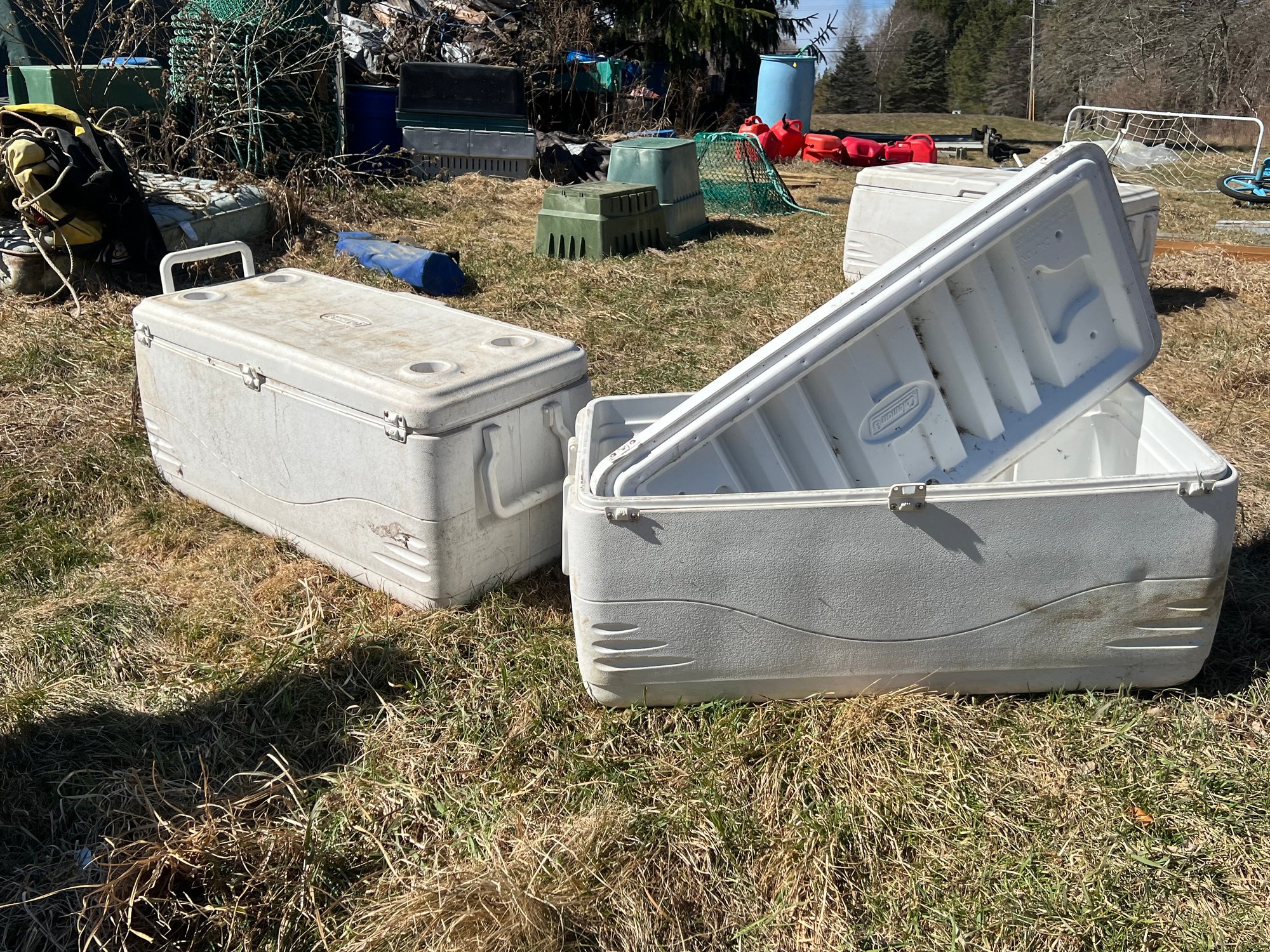 285 - 2 HUGE WHITE COOLERS READ NOTE #23207 | Auctionninja.com
