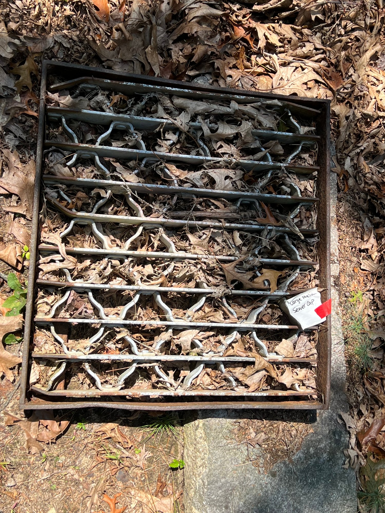 369 - LARGE METAL SEWER GRATE, MANY USES #28971 | Auctionninja.com