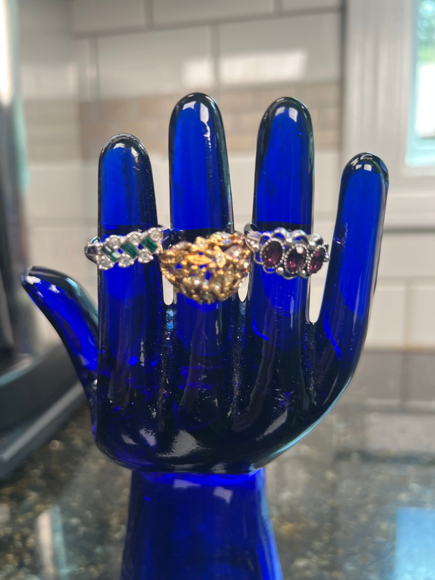 117 - COLLECTION OF VINTAGE RINGS, NOT TESTED #26022 | Auctionninja.com