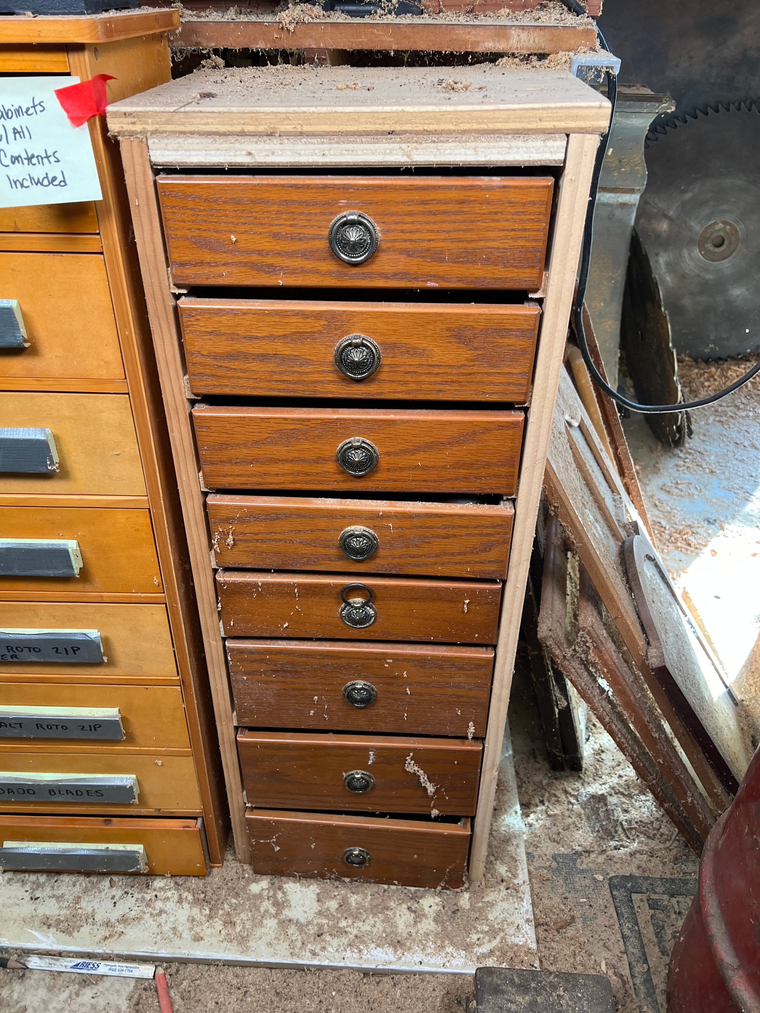 286 - CABINET WITH ALL CONTENTS #30842 | Auctionninja.com