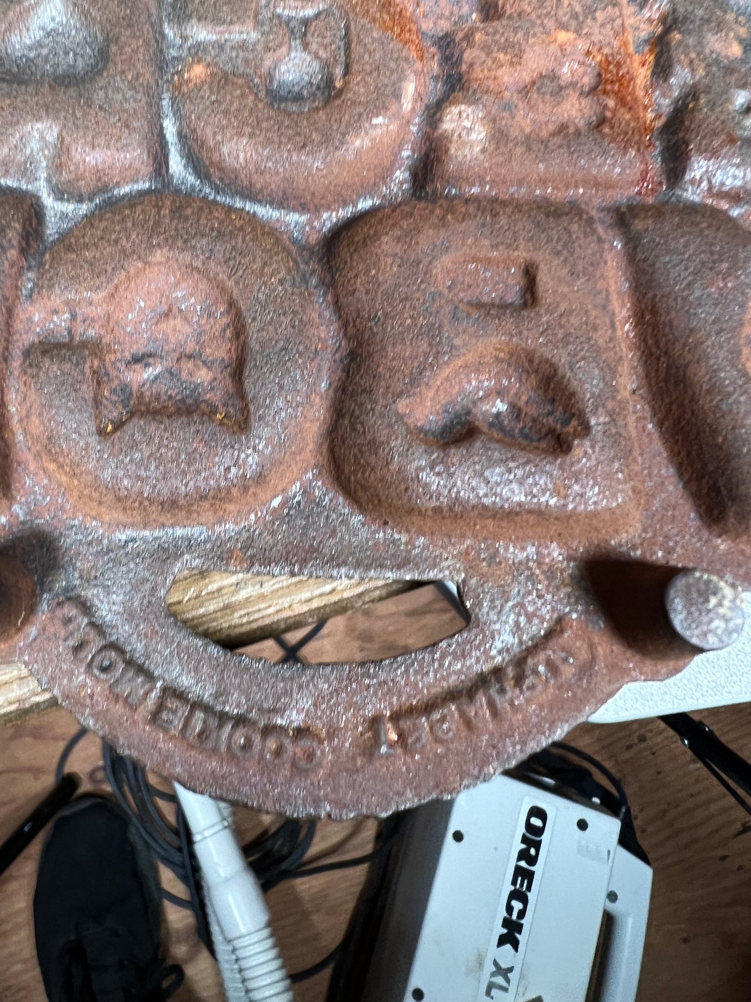 195 - CAST IRON ALPHABET CAKE PAN #26533 | Auctionninja.com