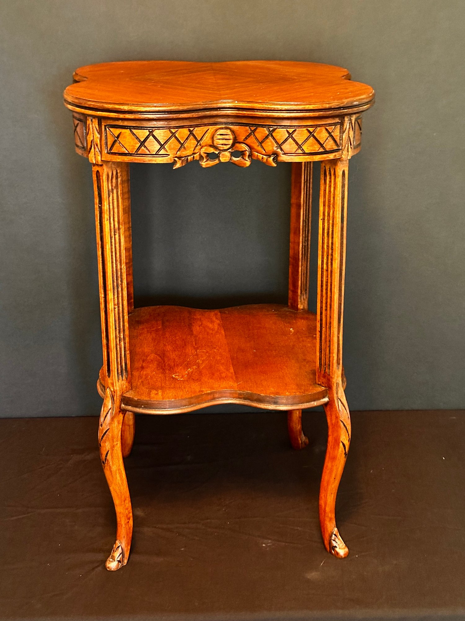 Antique Cross Cross Table #2705 | Auctionninja.com